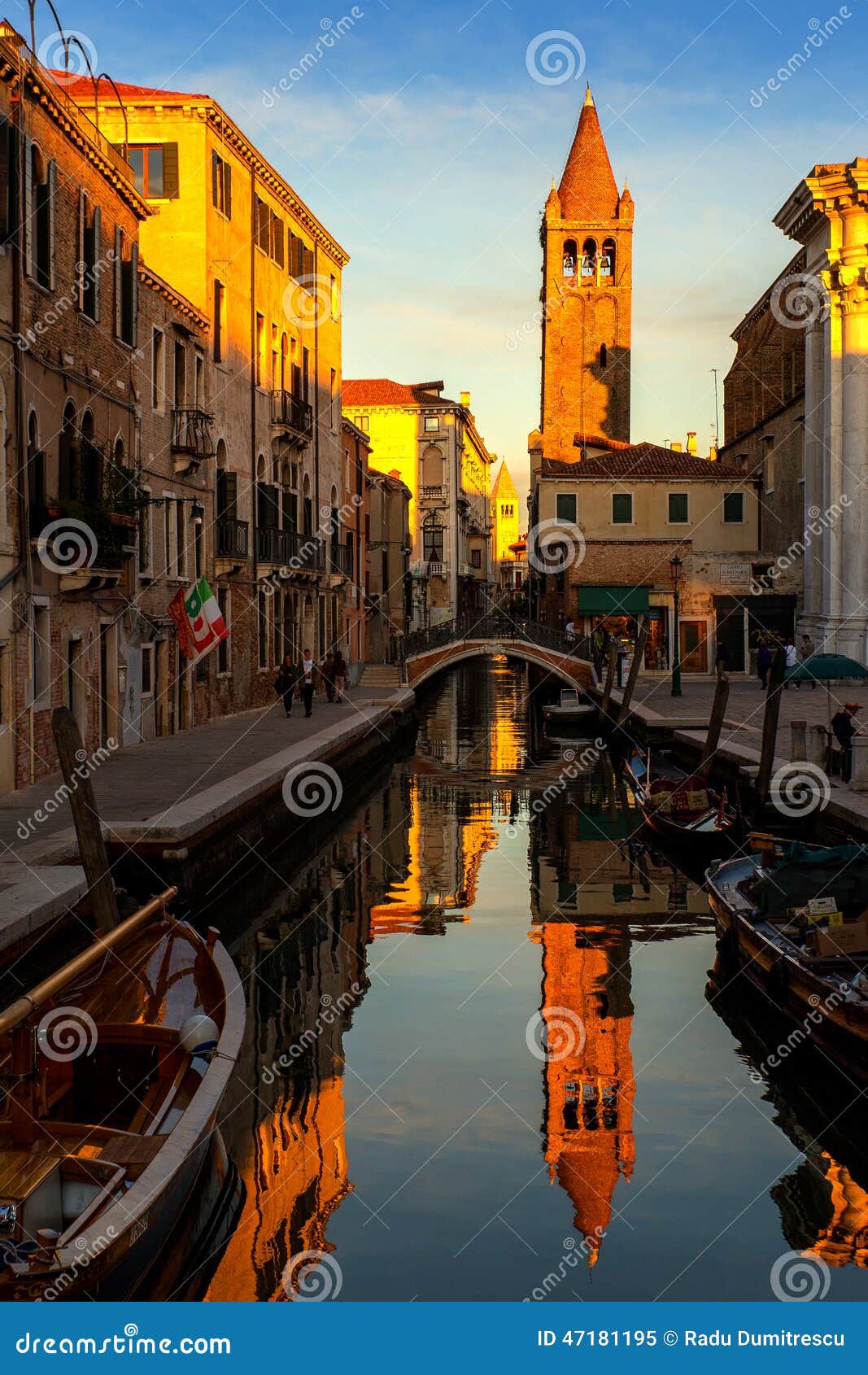 Venise, Campo San Barnaba image stock. Image of gondole - 47181195