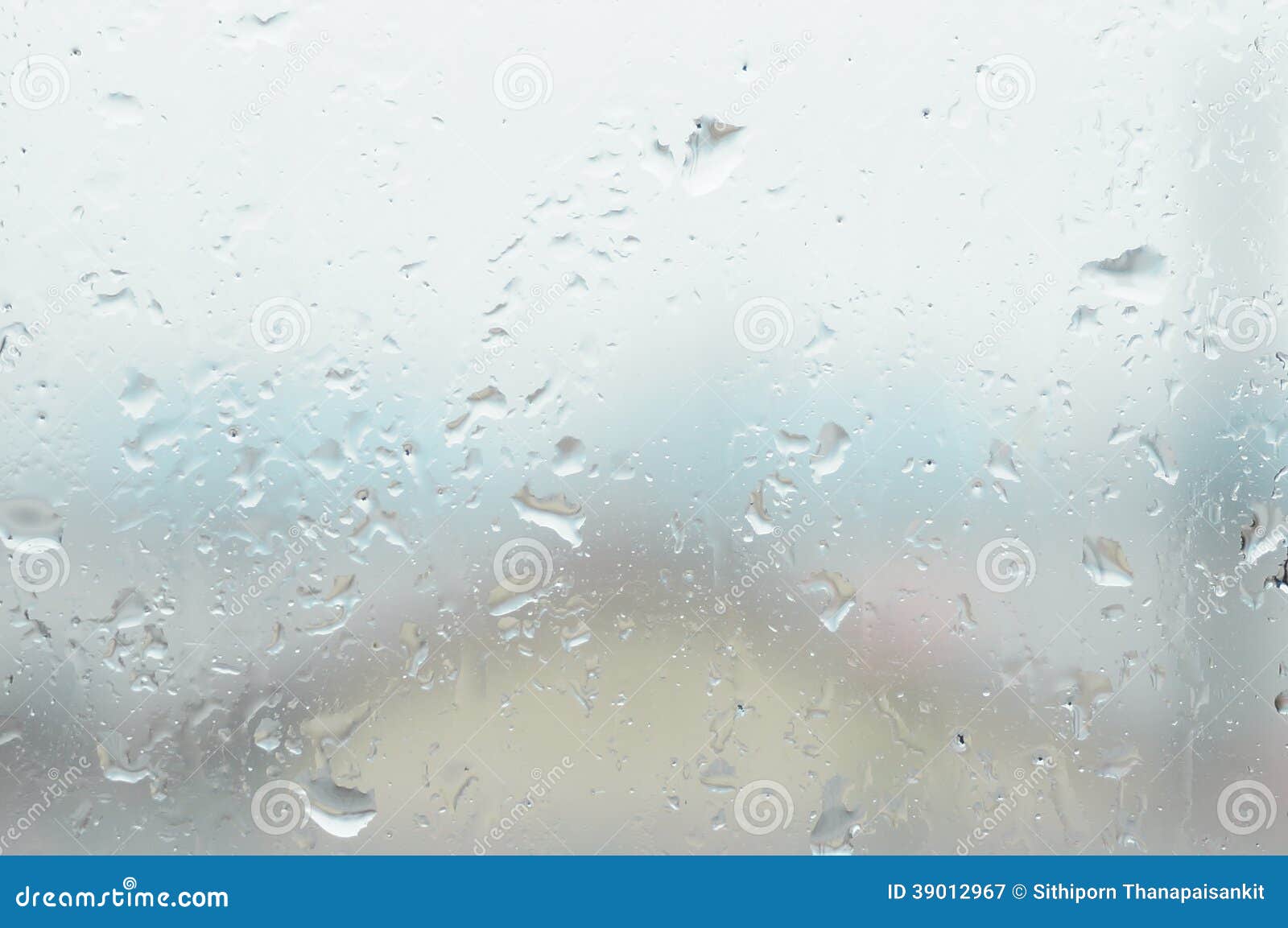 Vensterglas Met Waterdamp En Regendruppel Stock Afbeelding - Image of ...