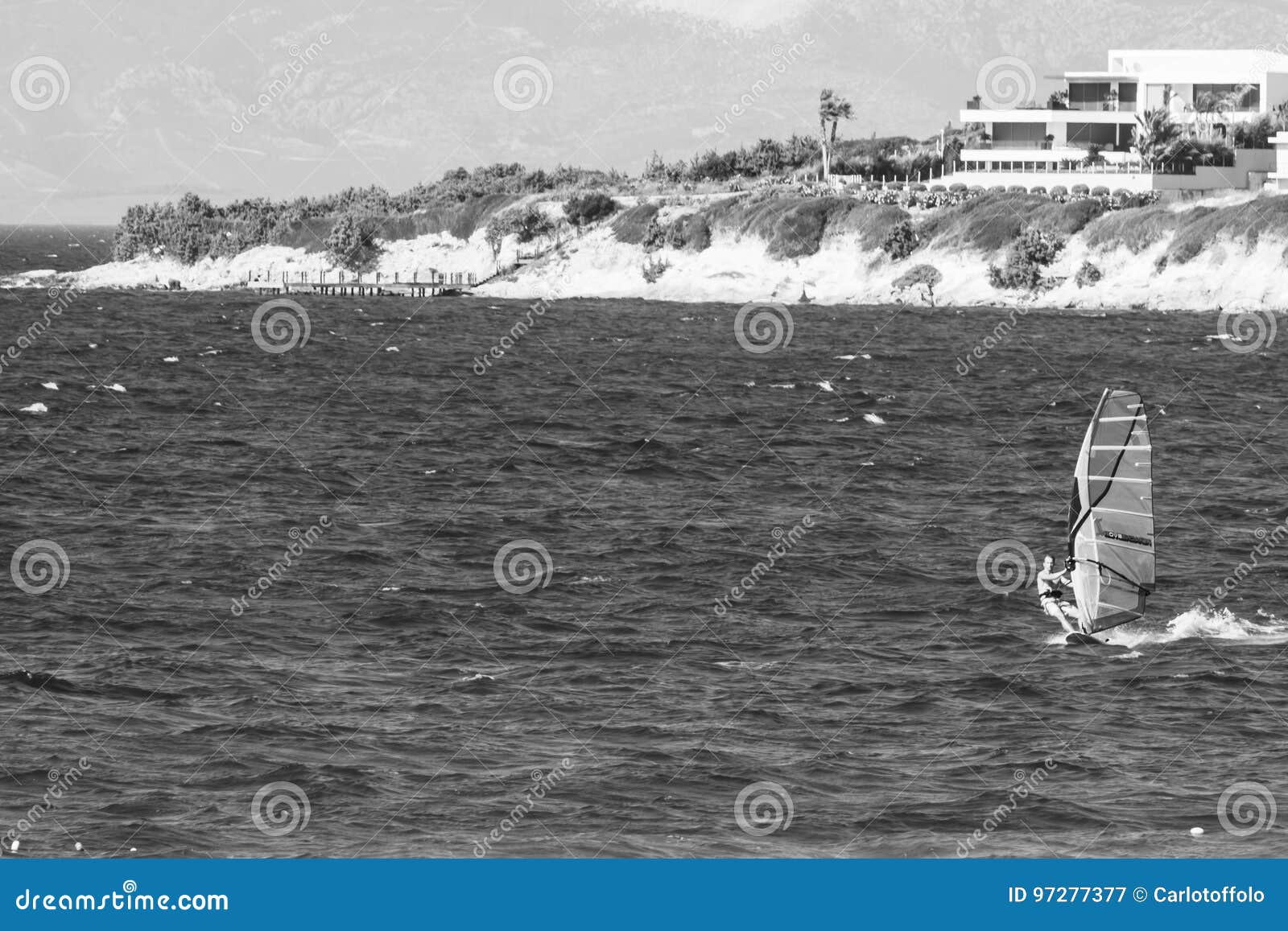Vent Surfant En Turquie - Noire Et Blanche Photographie éditorial ...