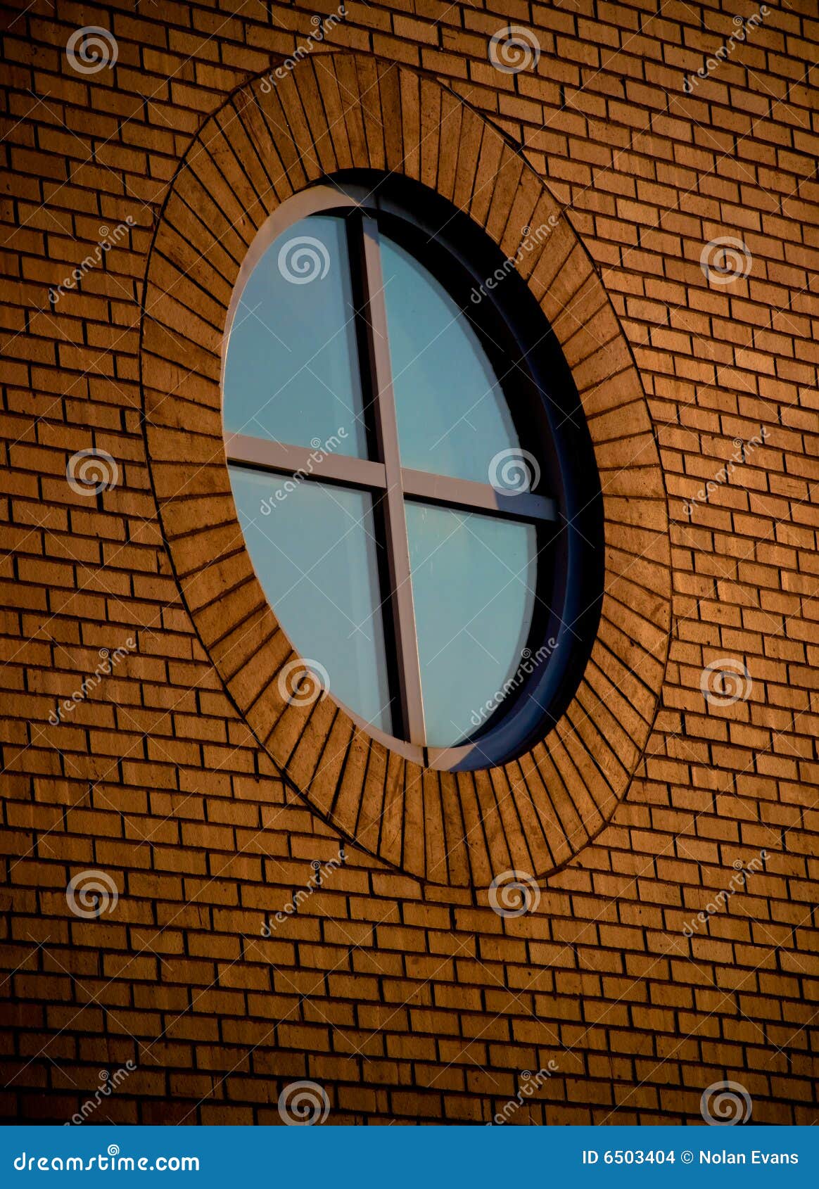 Ventana Circular Del Ladrillo Imagen. Imagen: 6503404