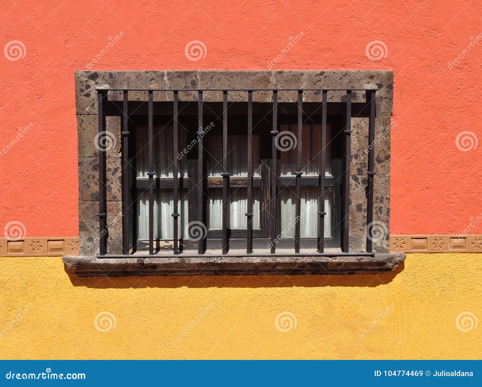 Ventana Colonial Mexicana Del Estilo Imagen de archivo - Imagen de ...