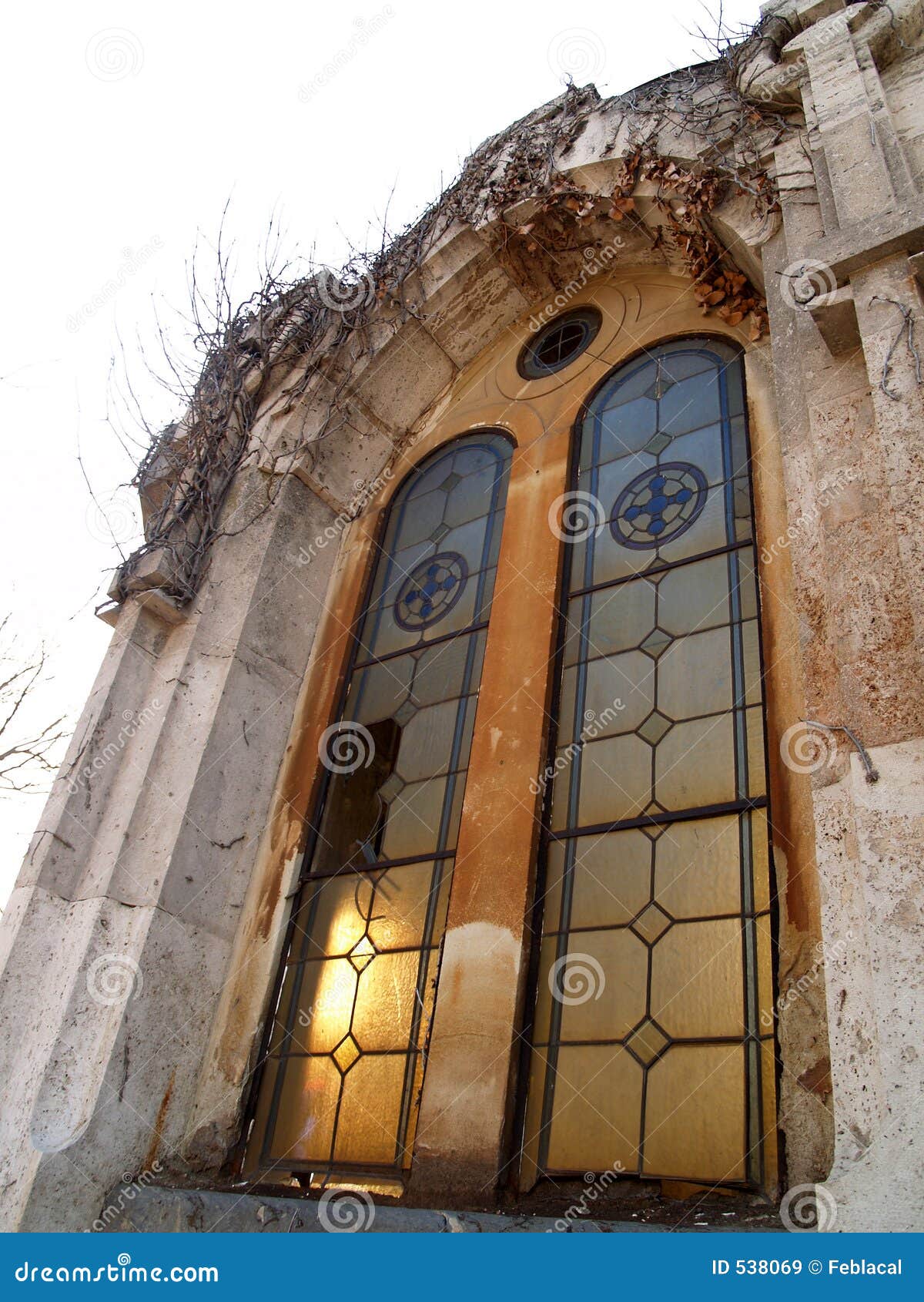 Ventana Vieja De La Iglesia Imagen de archivo editorial - Imagen de ...