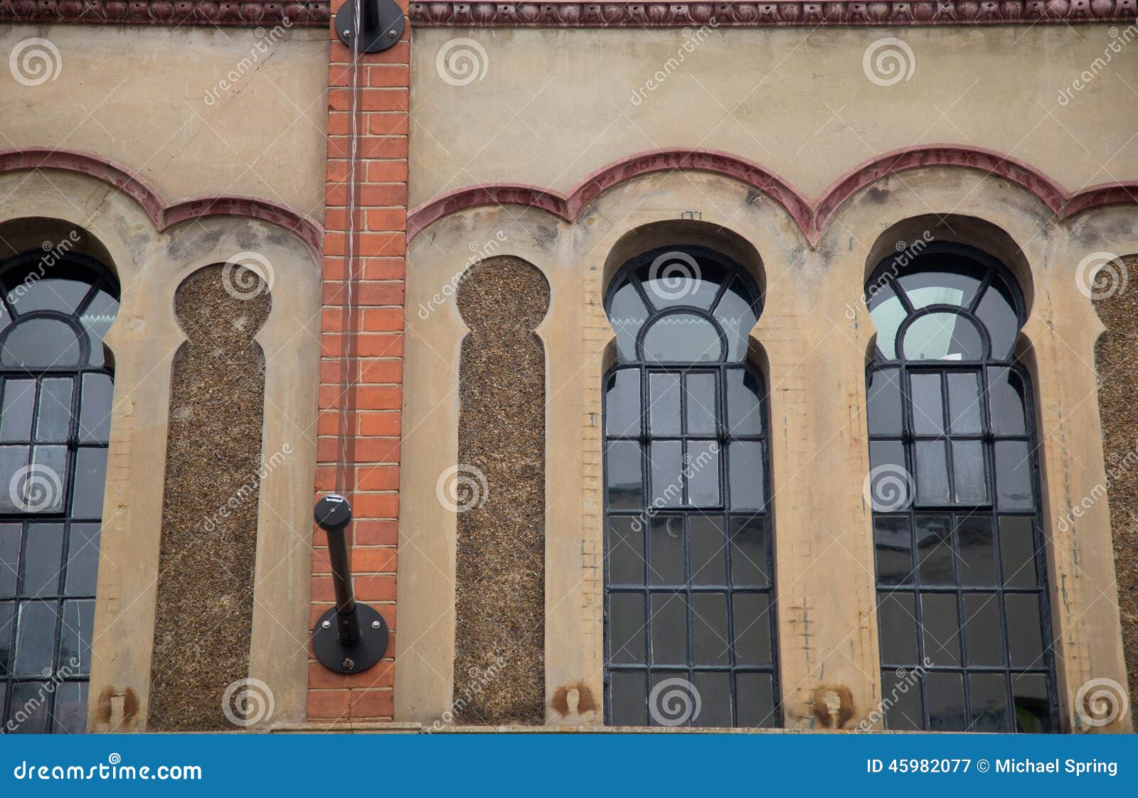 Ventanas de Warehouse imagen de archivo. Imagen de ventana - 45982077
