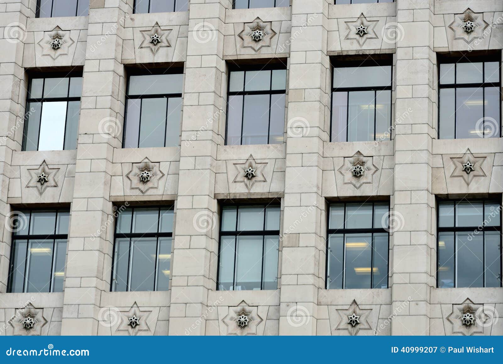 Ventanas Rectangulares En El Edificio Moderno Imagen de archivo ...