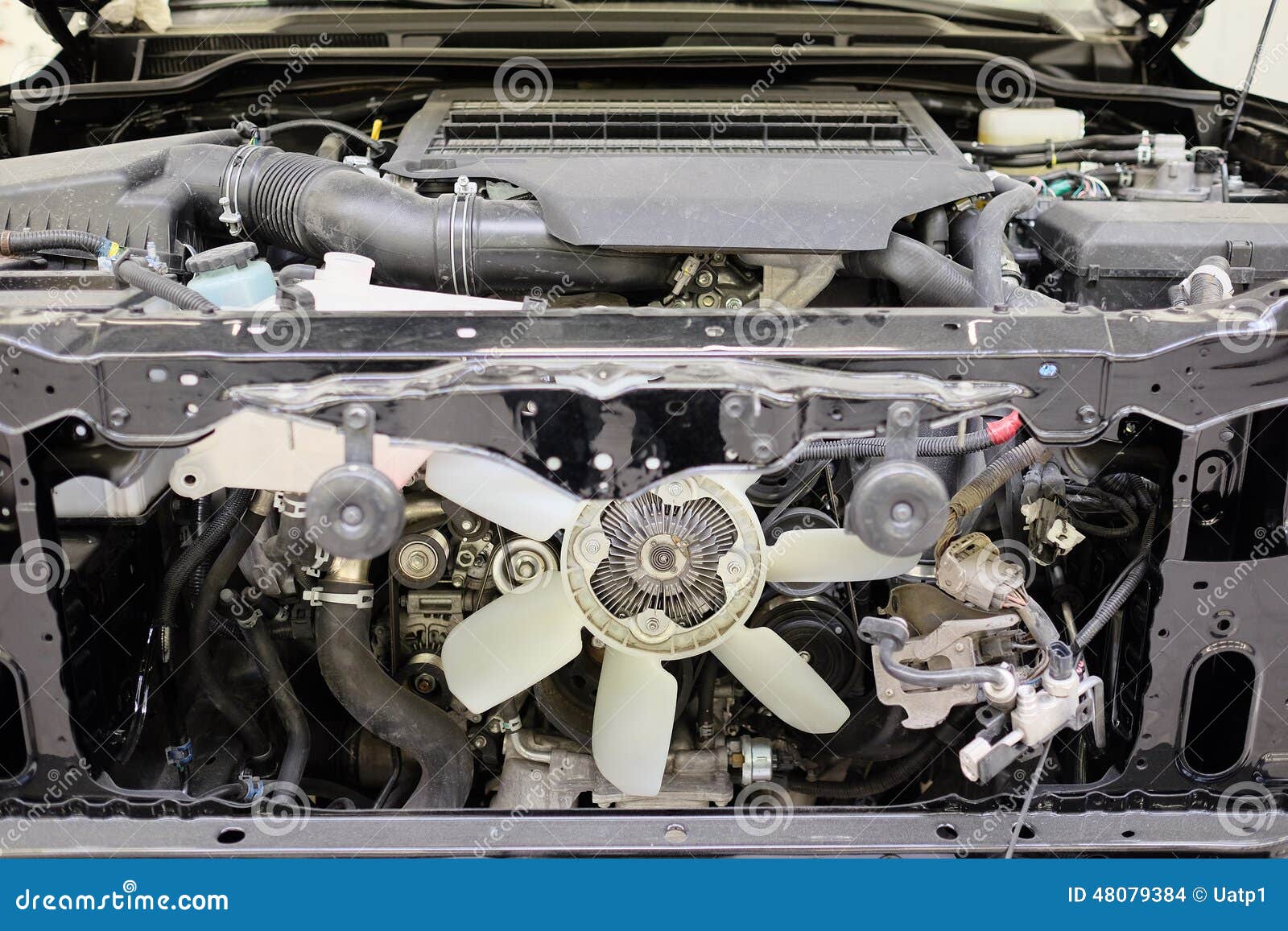 Ventilateur sous le capot photo stock. Image du véhicule - 48079384