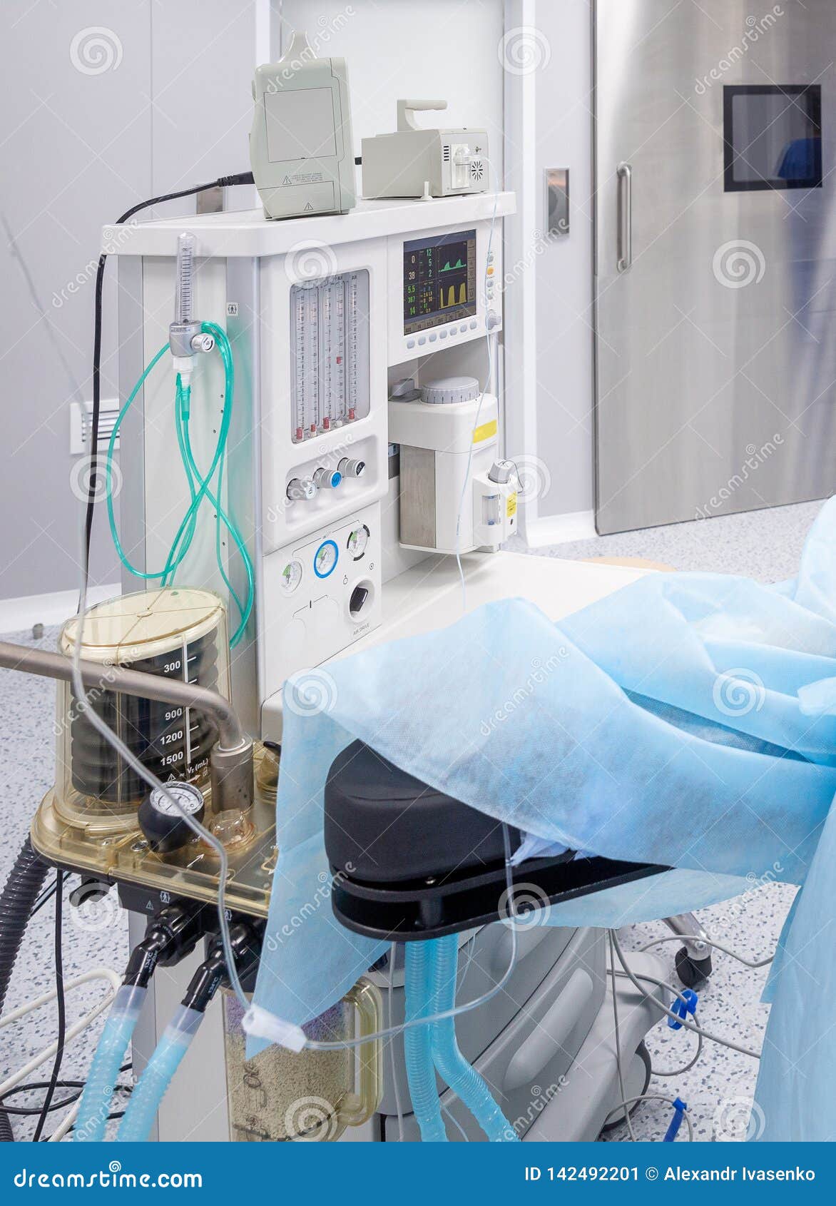 Ventilator in the Operating Room Stock Image - Image of scrubber ...