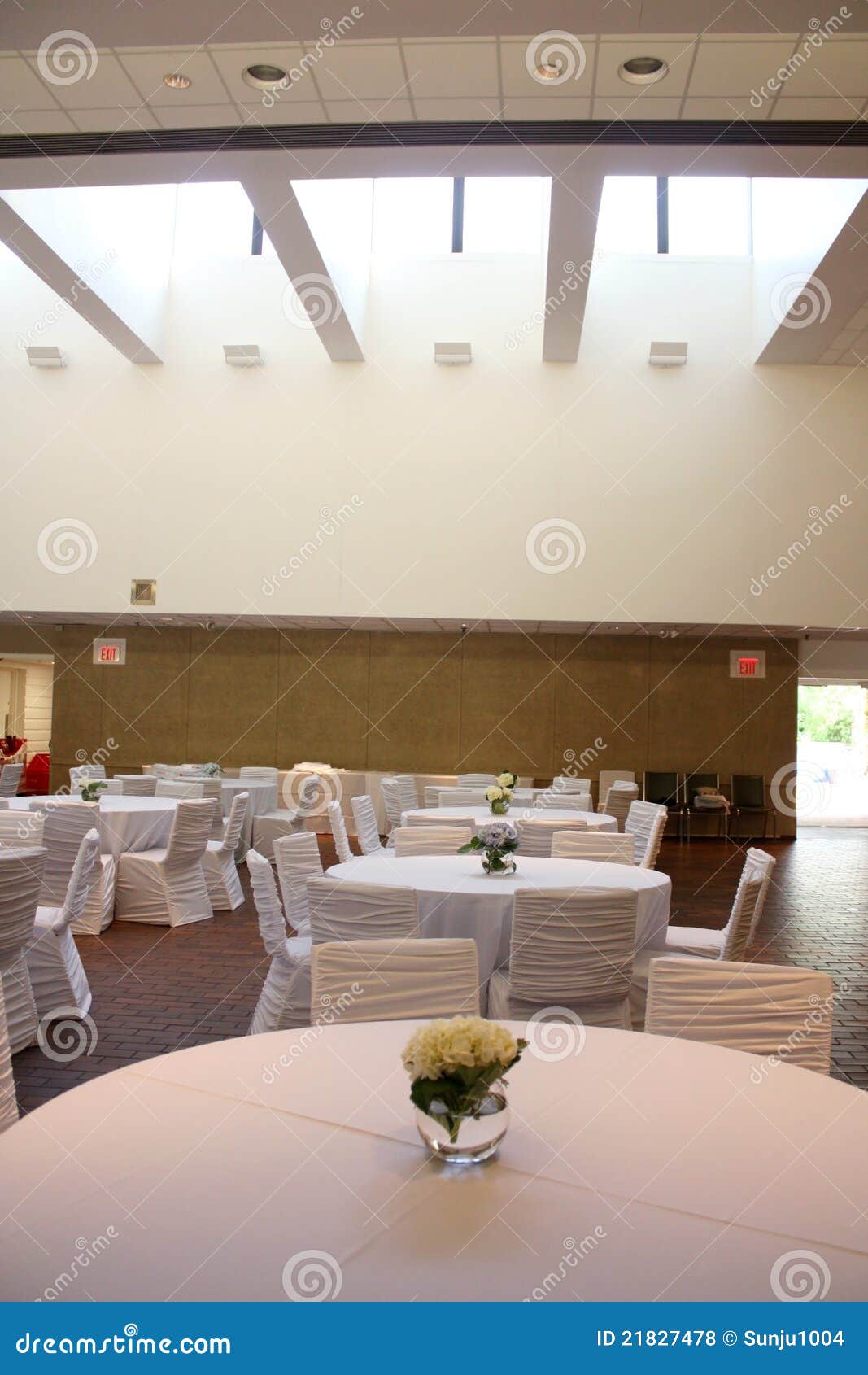 Venue table setting stock photo. Image of catering, centerpiece - 21827478