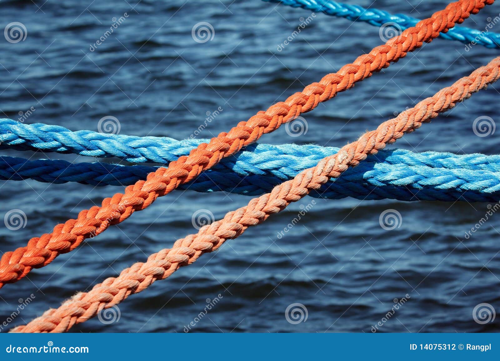 Verankern Der Seile, Die Lieferungen Sichern Stockfoto - Bild von ...