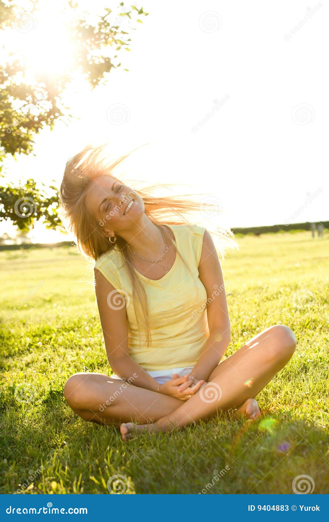 Verano feliz imagen de archivo. Imagen de sonrisa, atractivo - 9404883