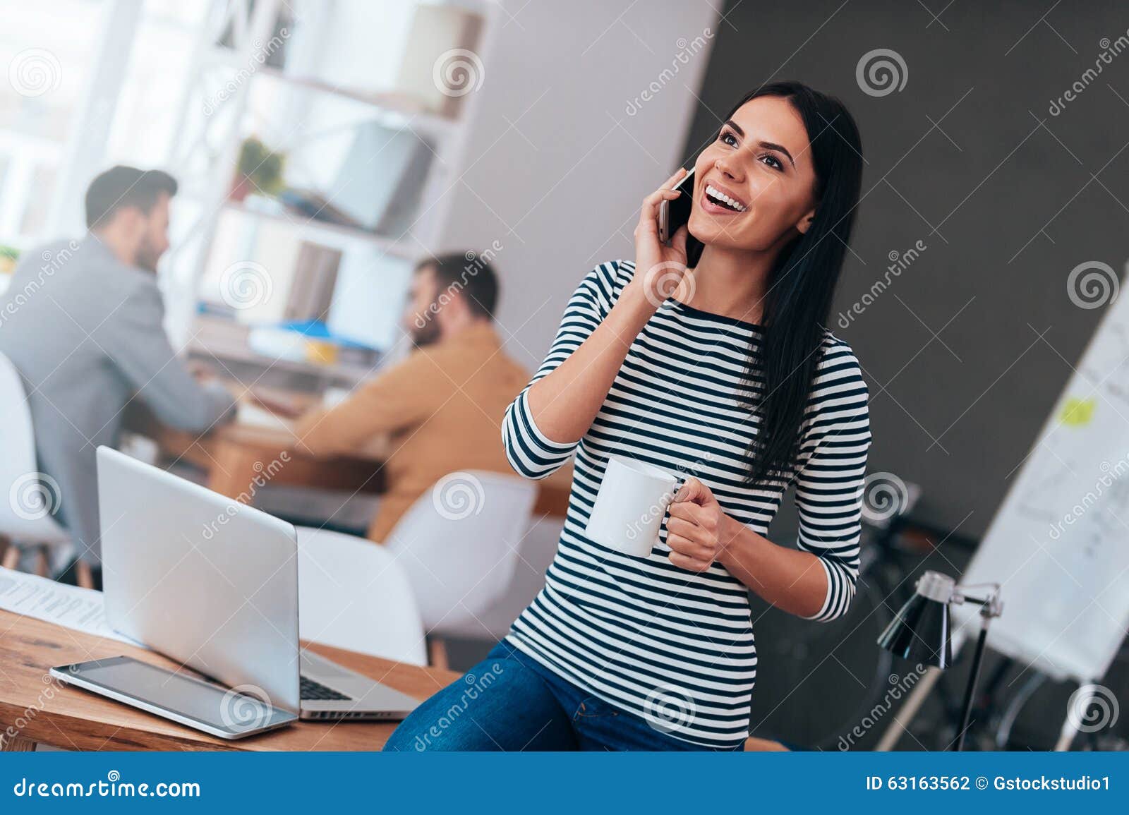 Verbonden het blijven stock foto. Image of mooi, intelligentie - 63163562