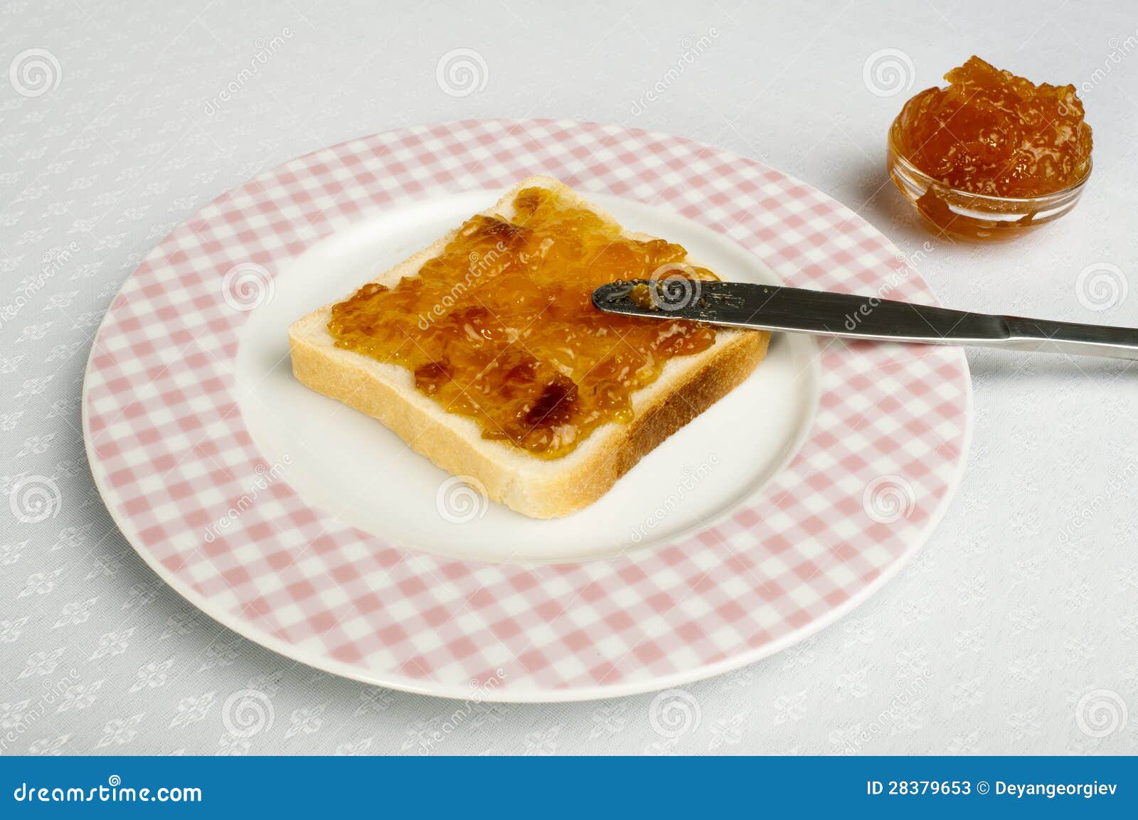 Verbreiten Sie Marmelade Auf Brot Stockbild - Bild von eingemacht ...