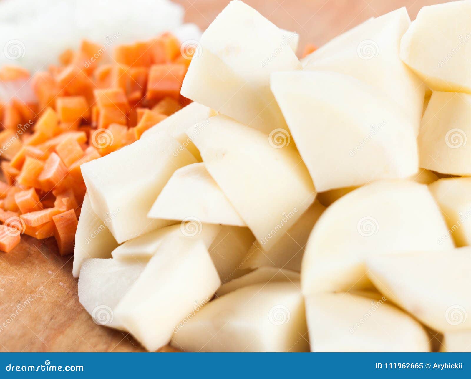 Verduras Cortadas En Un Tablero Imagen de archivo - Imagen de patata ...
