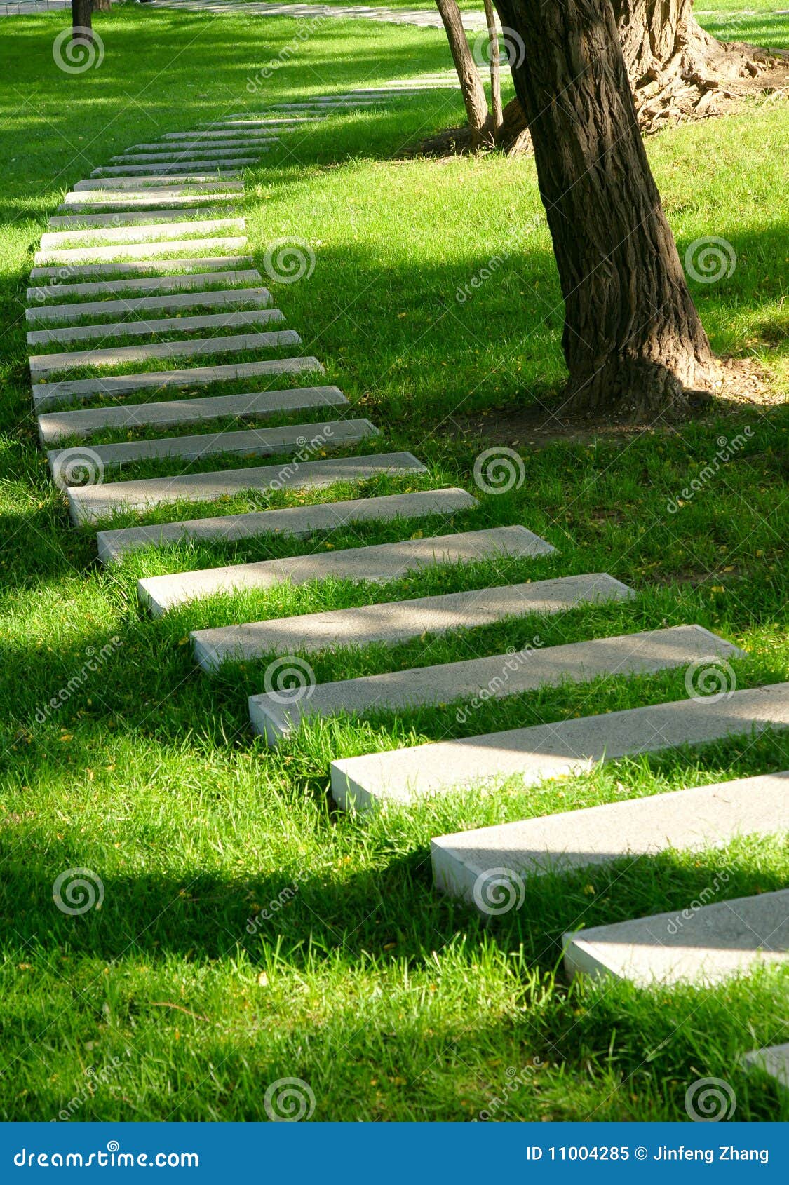 Vereda imagen de archivo. Imagen de lado, recorrido, cubo - 11004285