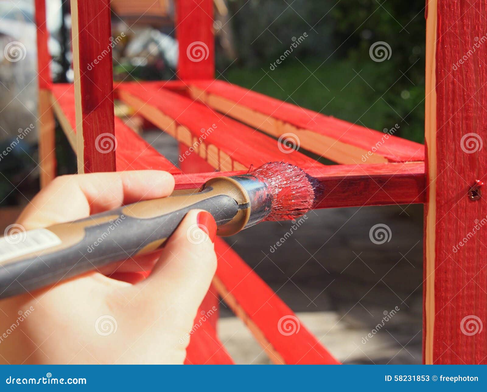 Verf rood het stock afbeelding. Image of verf, schilderij - 58231853