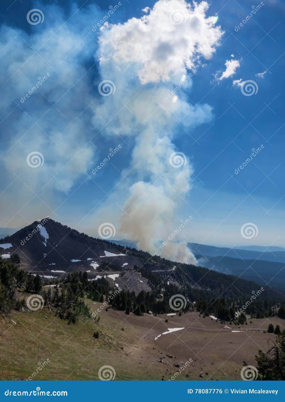 Verheerendes Feuer in Den Bergen in Oregon Stockfoto - Bild von berg ...