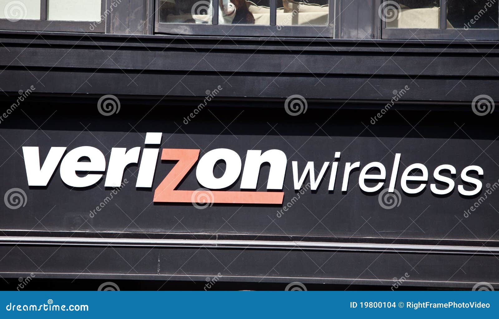 Verizon store sign editorial stock image. Image of connect - 19800104
