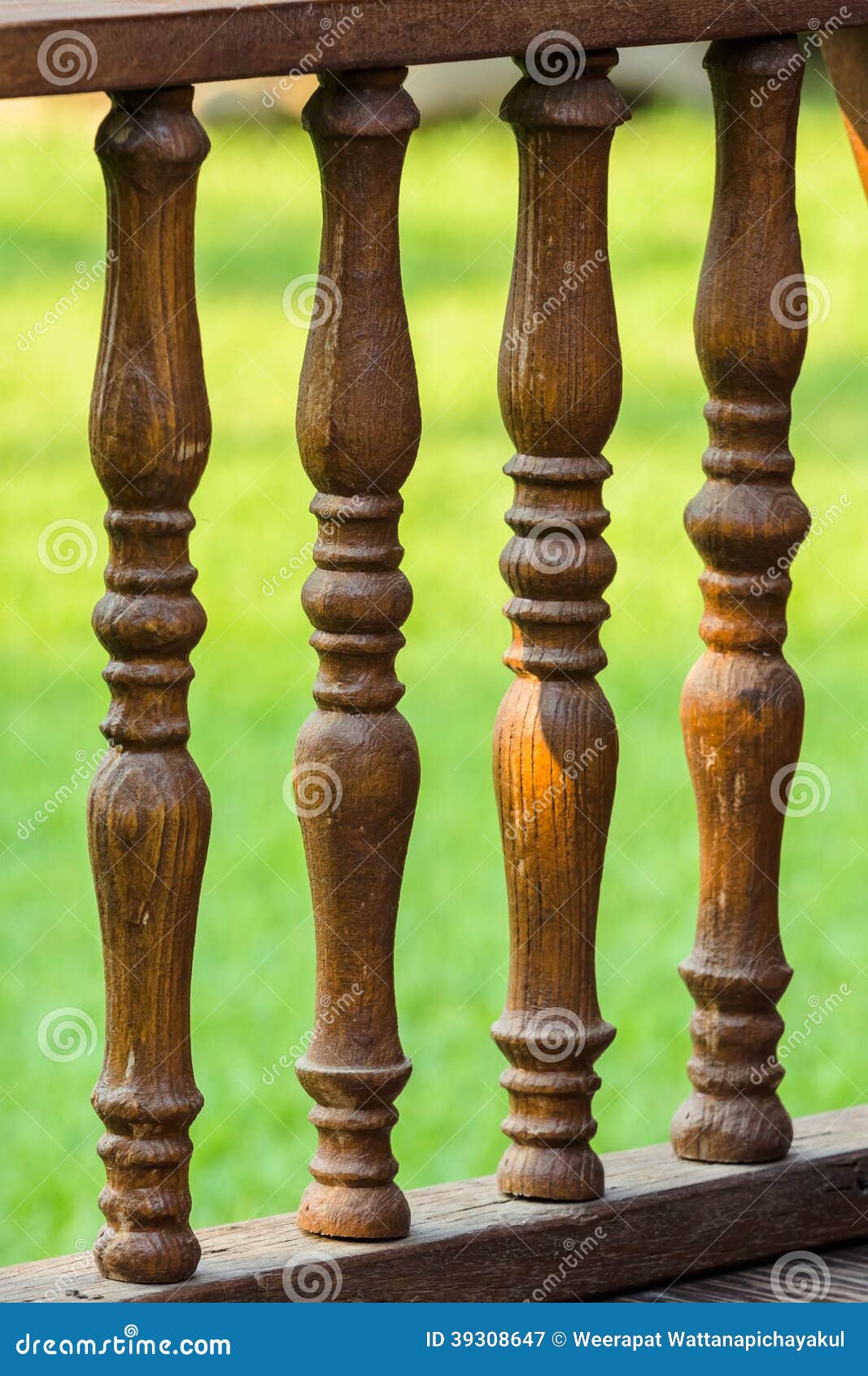 Verja de madera imagen de archivo. Imagen de pasamano - 39308647