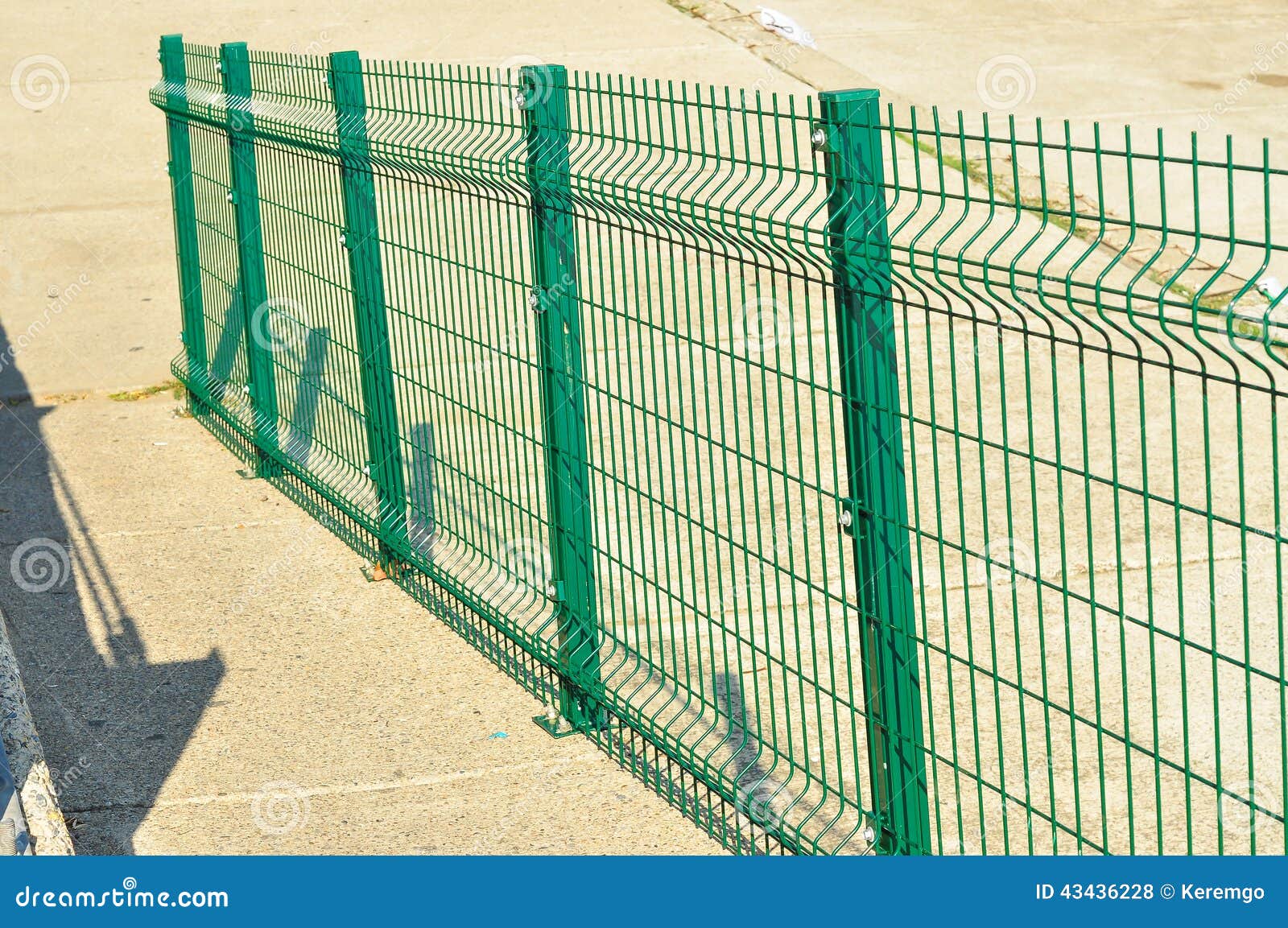 Verjas verdes foto de archivo. Imagen de caminar, placa - 43436228