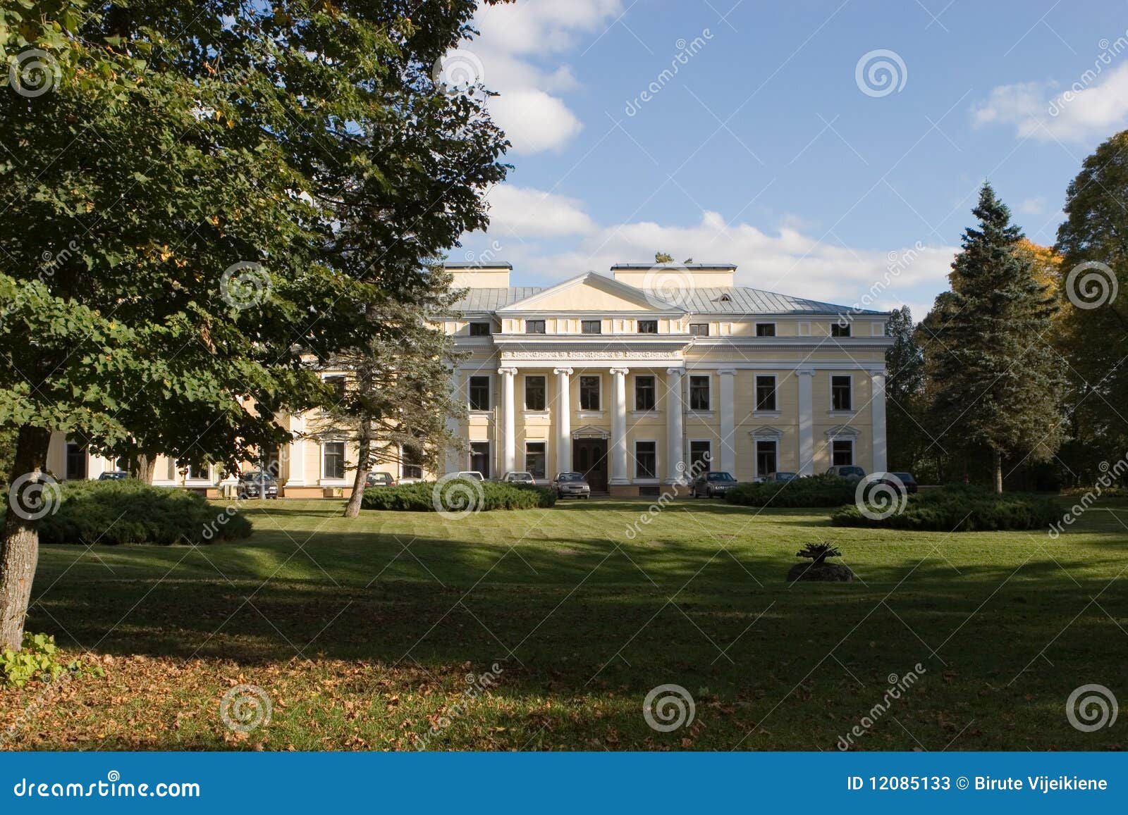 Verkiu palace stock image. Image of palace, scenics, grass - 12085133
