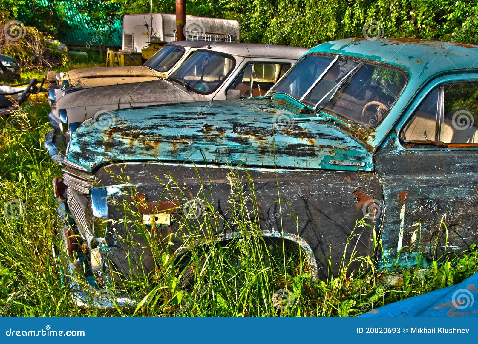 Verlaten auto's stock afbeelding. Image of russisch, volga - 20020693