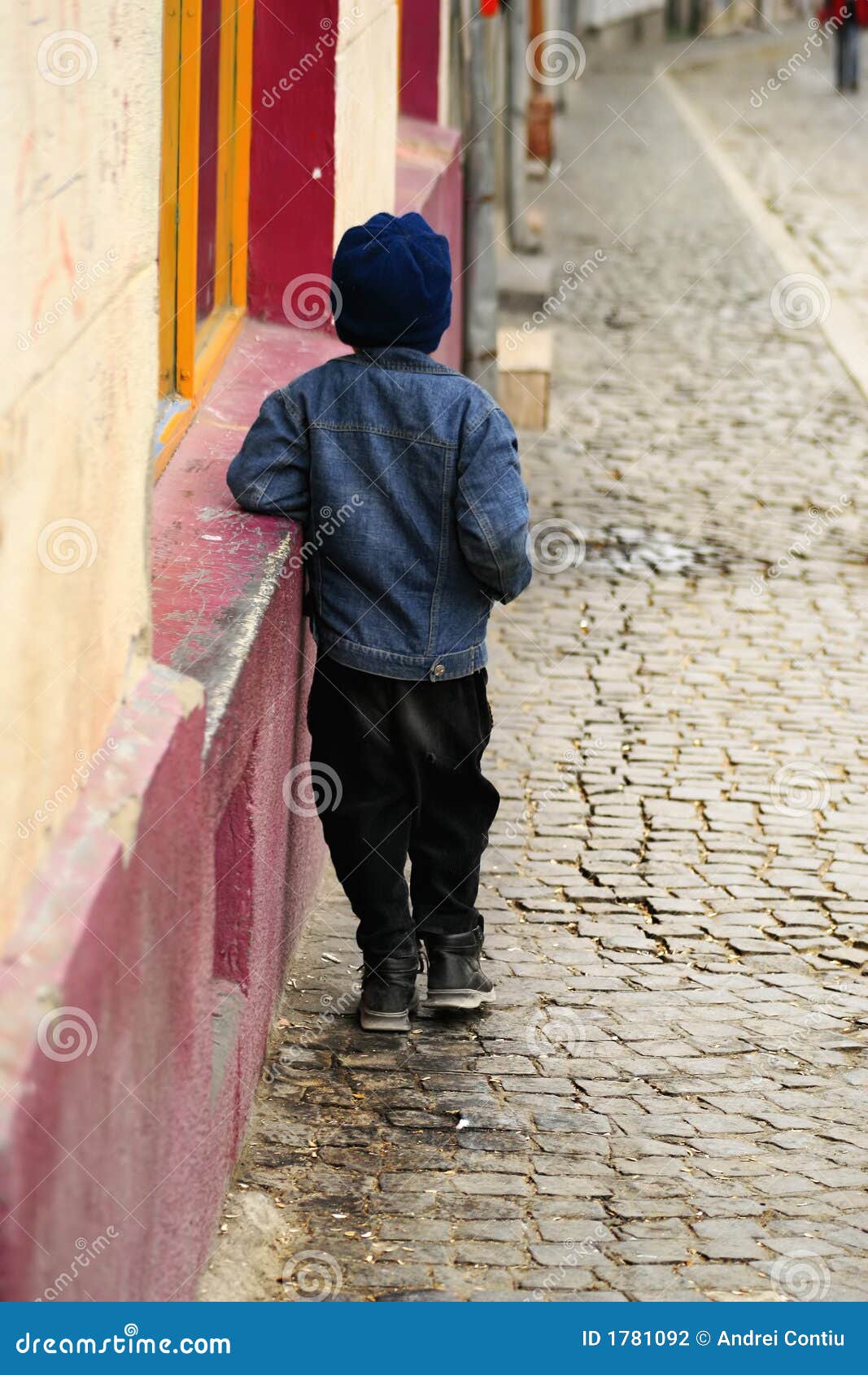 Verlaten Kind stock foto. Image of diepbedroefd, berooid - 1781092