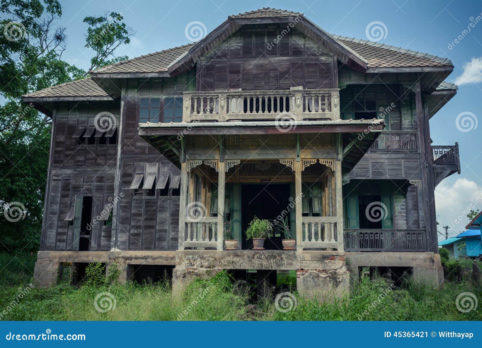 Verlaten Oud Huis stock afbeelding. Image of beschadigd - 45365421