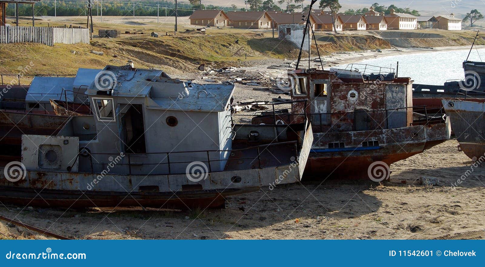 Verlaten oude schepen stock afbeelding. Image of draaien - 11542601