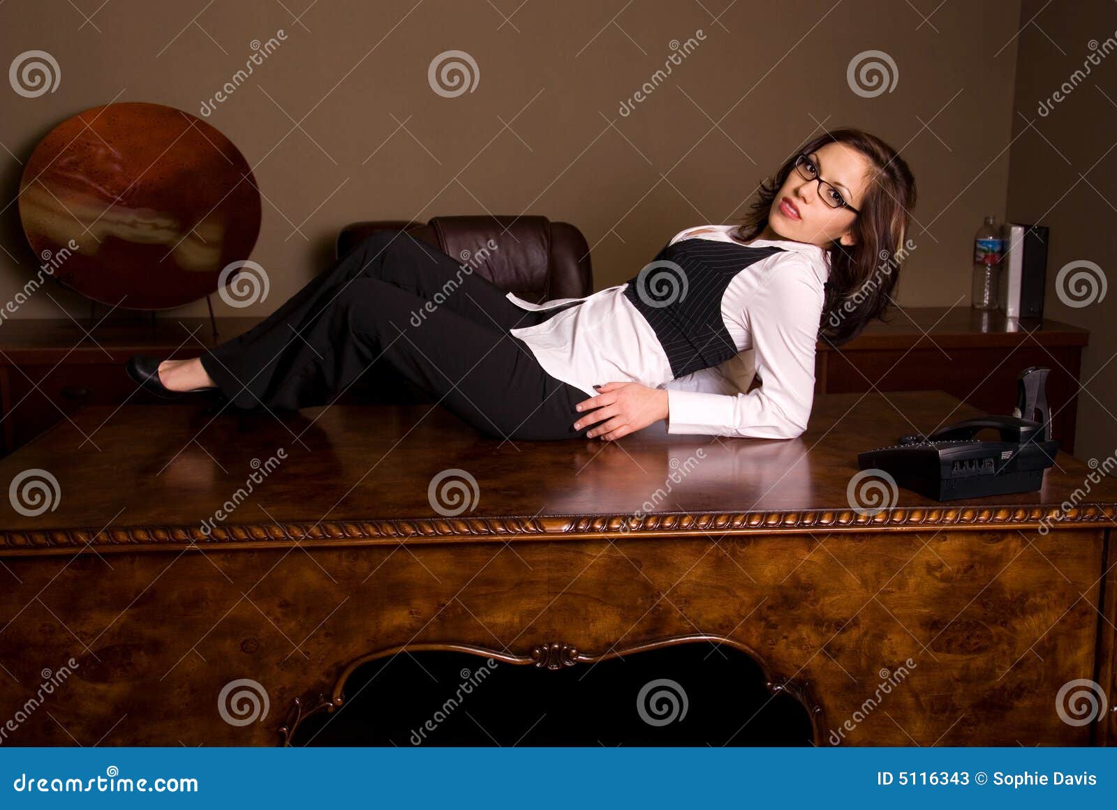 Verleidelijke Secretaresse. Stock Afbeelding - Image of binnen, meisje ...