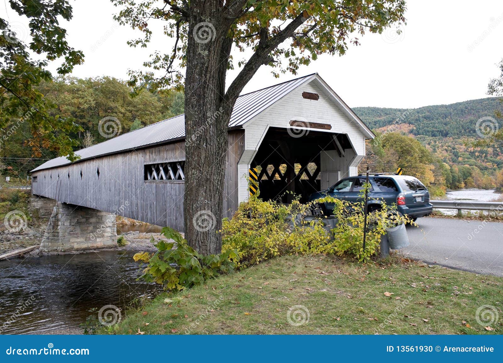 Vermont Covered Bridge stock photo. Image of colors, quaint - 13561930