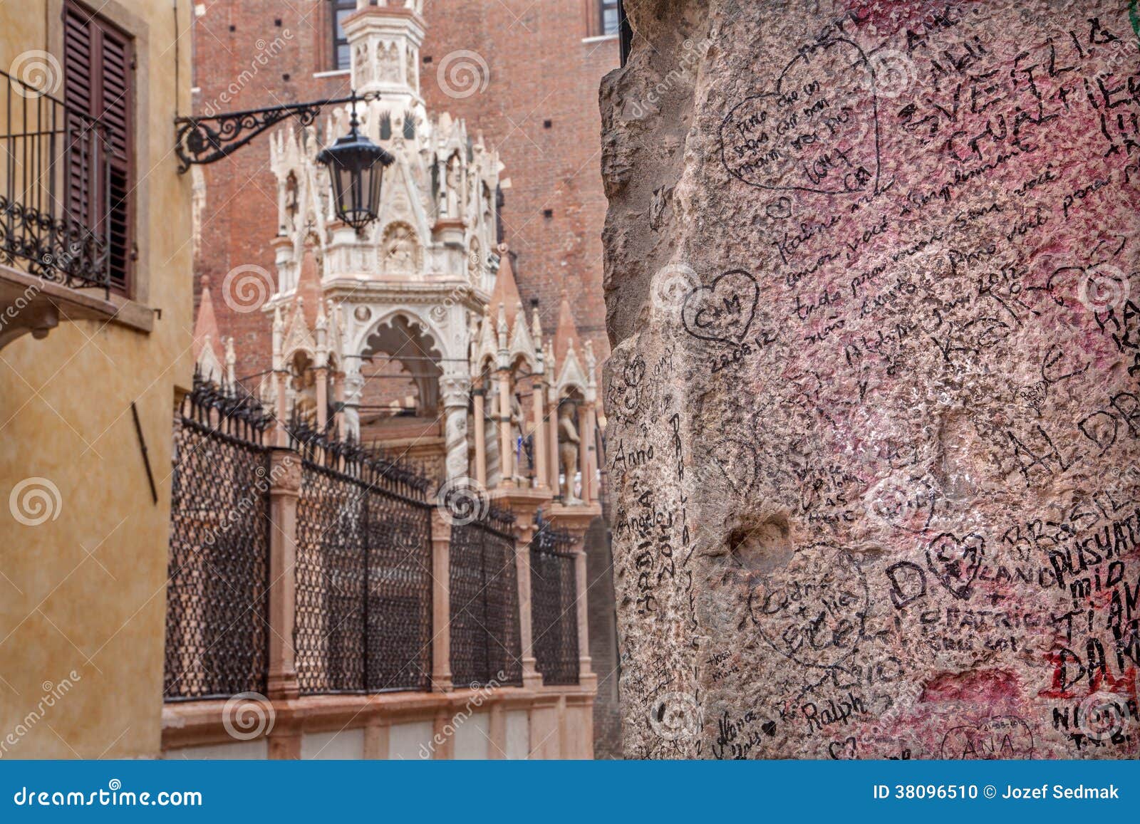 Verona - detail of wall editorial image. Image of verona - 38096510