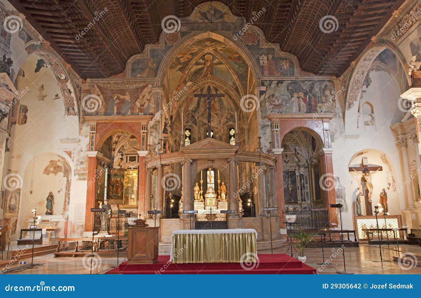 Verona - Interno Della Chiesa San Fermo Maggiore Fotografia Stock ...