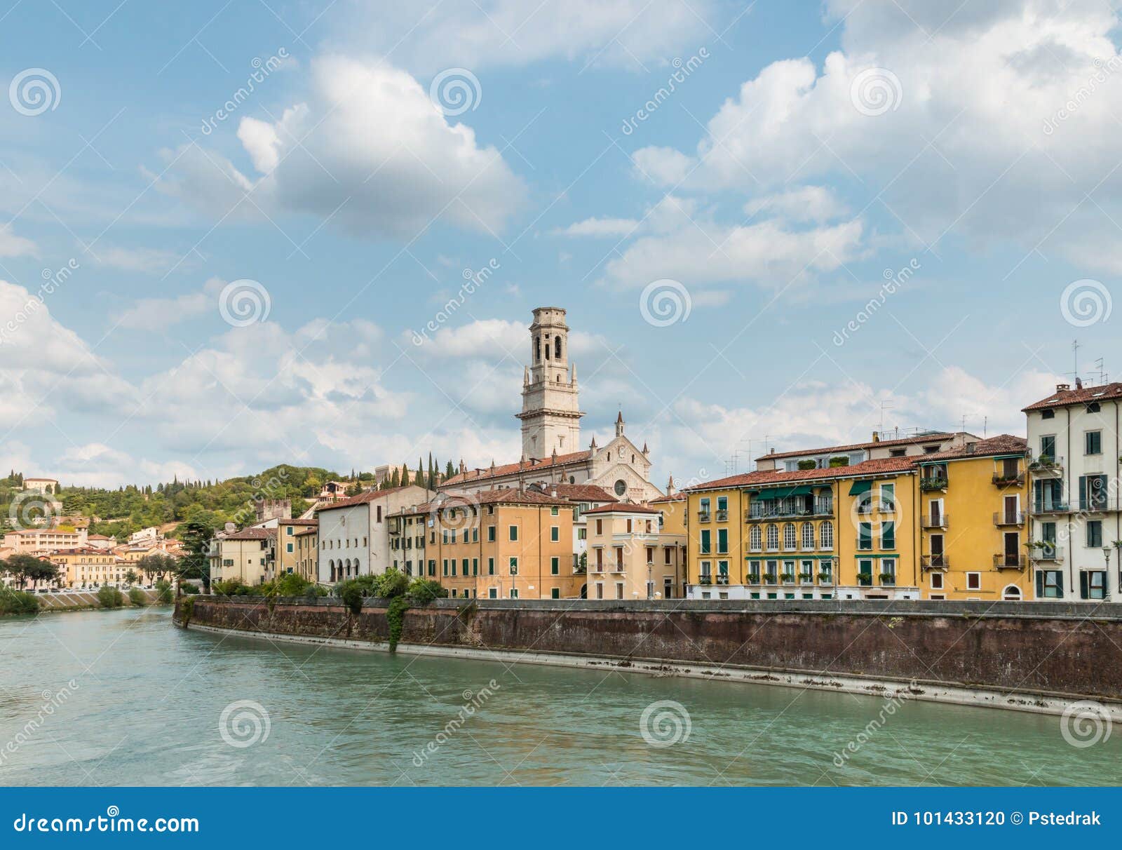 Verona-Skyline Mit Die Etsch-Fluss, Italien Stockfoto - Bild von ...