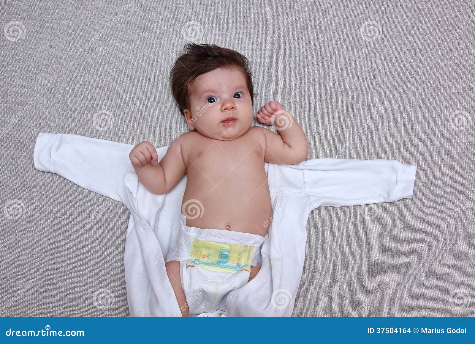 Verraste Baby Uit De Lichaamskleren Stock Foto - Image of mooi, leggen ...