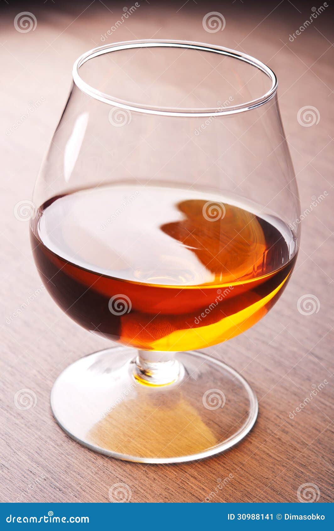 Verre de cognac image stock. Image du boisson, roches - 30988141