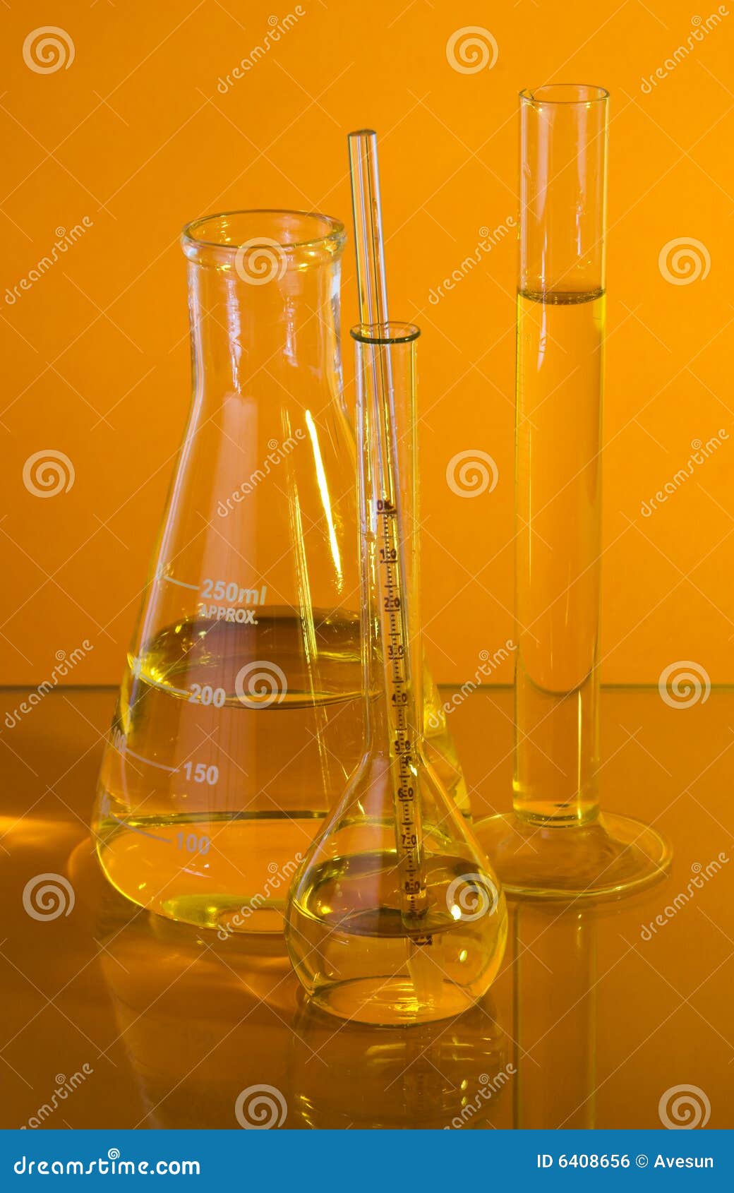 Verrerie chimique photo stock. Image du développement - 6408656