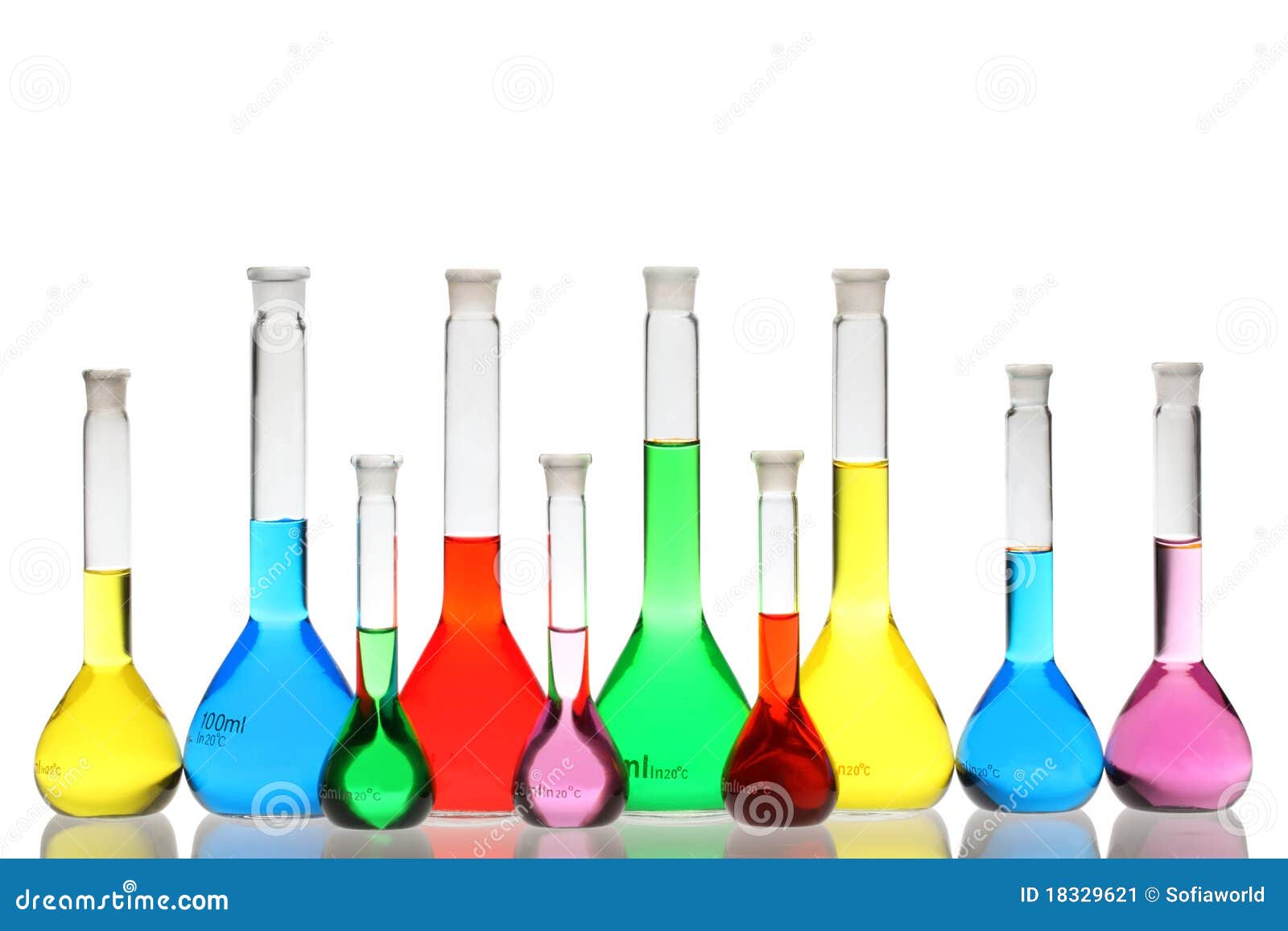 Verrerie de laboratoire image stock. Image du expérience - 18329621