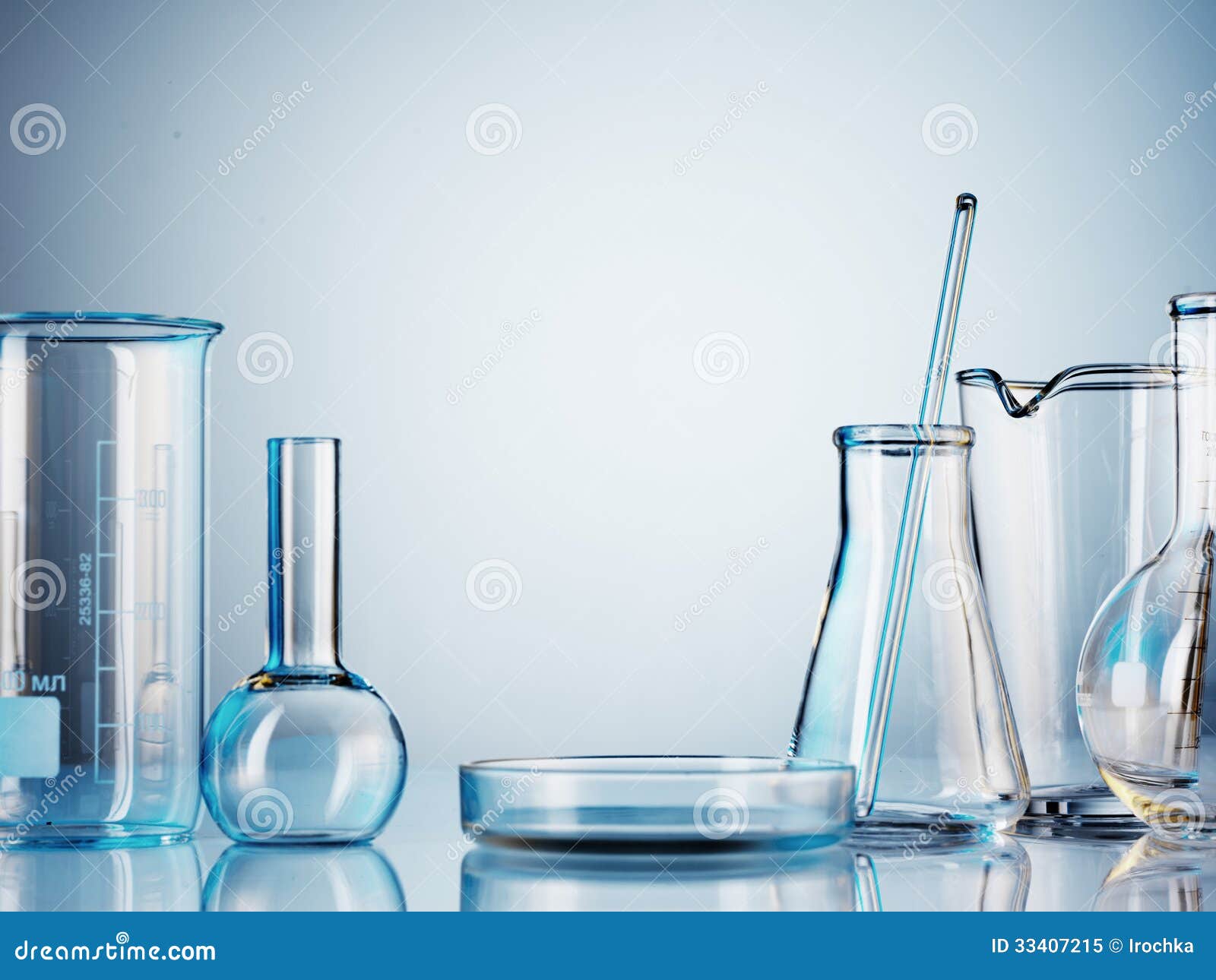 Verrerie de laboratoire image stock. Image du isolement - 33407215