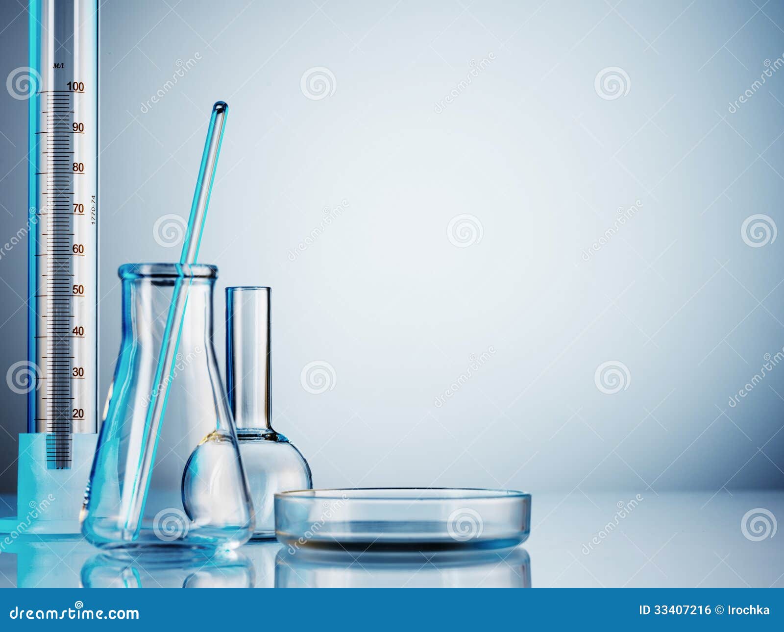 Verrerie de laboratoire photo stock. Image du médecine - 33407216