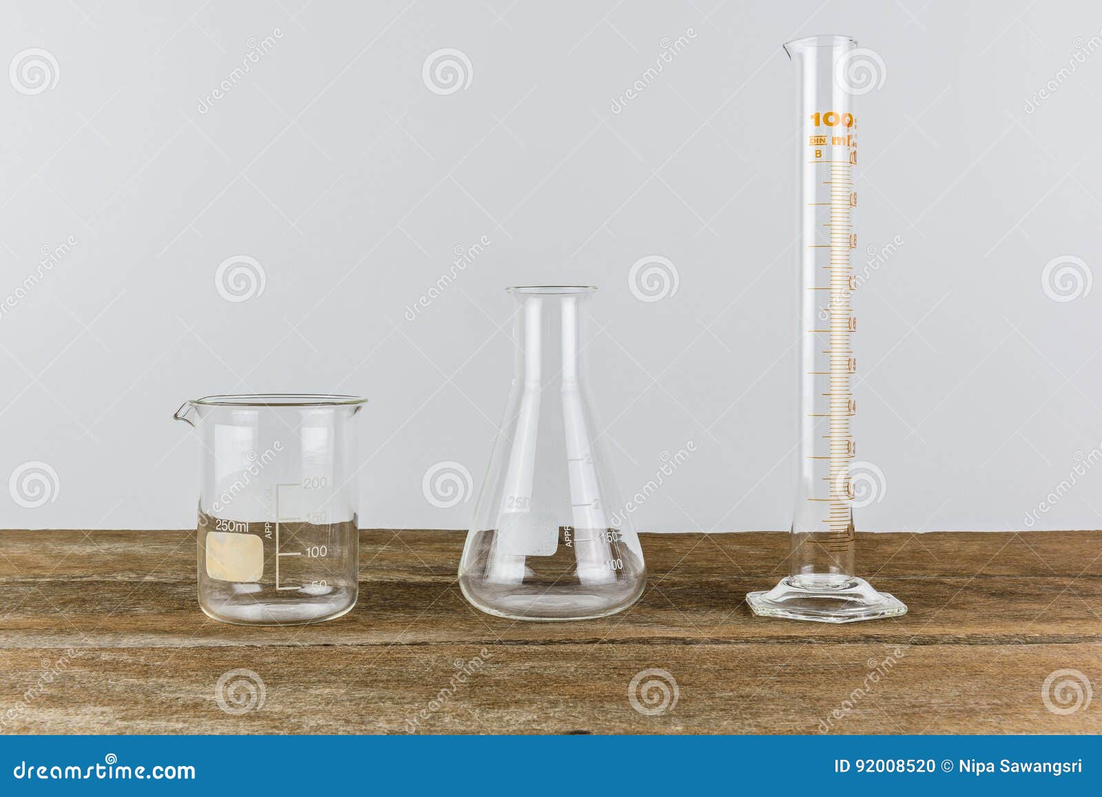 Verrerie De Laboratoire Chimique Photo stock - Image du laboratoire ...
