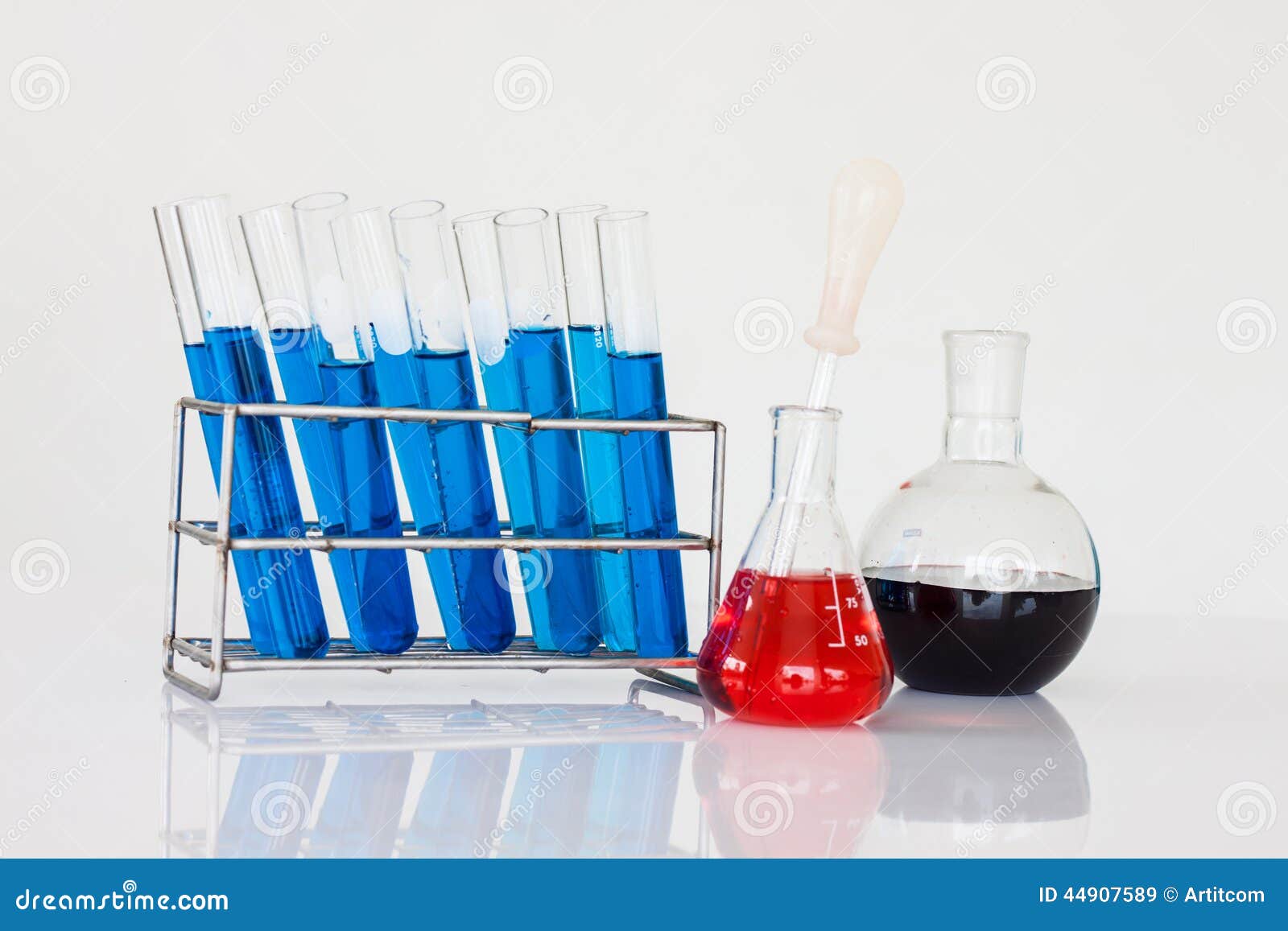 Verrerie De Laboratoire De Chimie Image stock - Image of chimie, outil ...