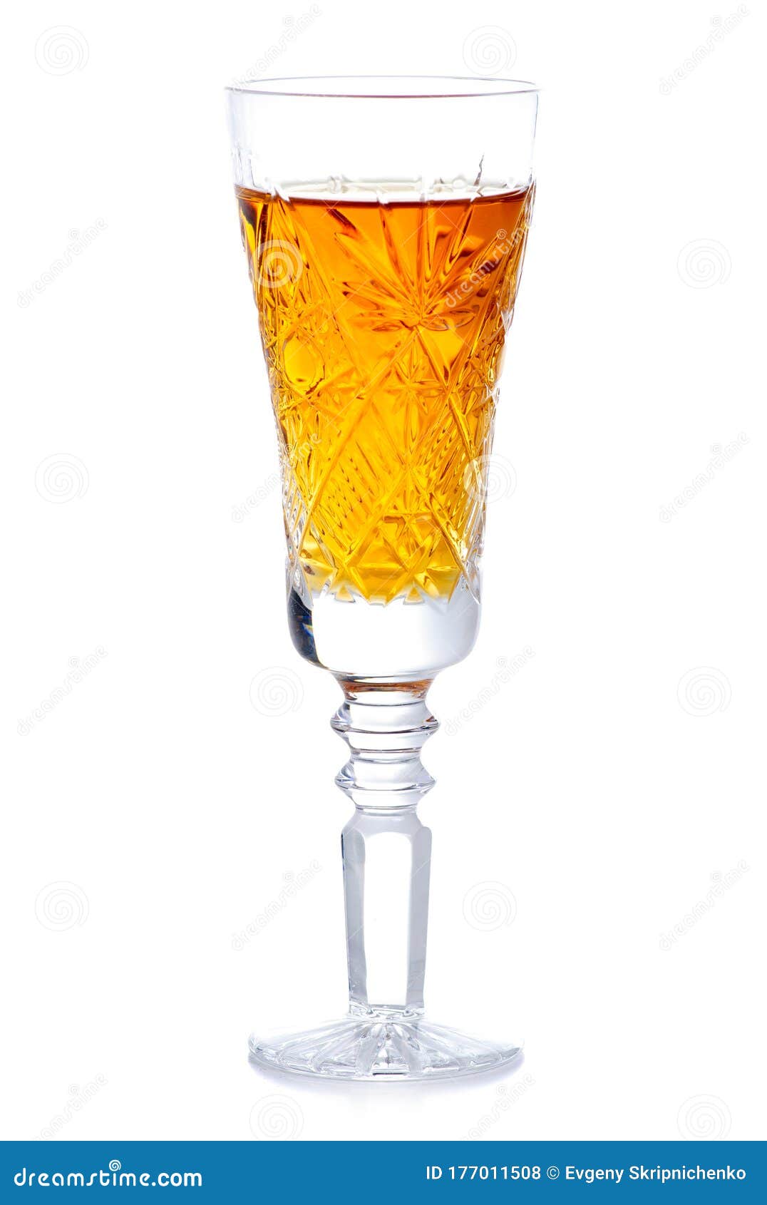 Verres d'alcool photo stock. Image du glace, objet, clair - 177011508