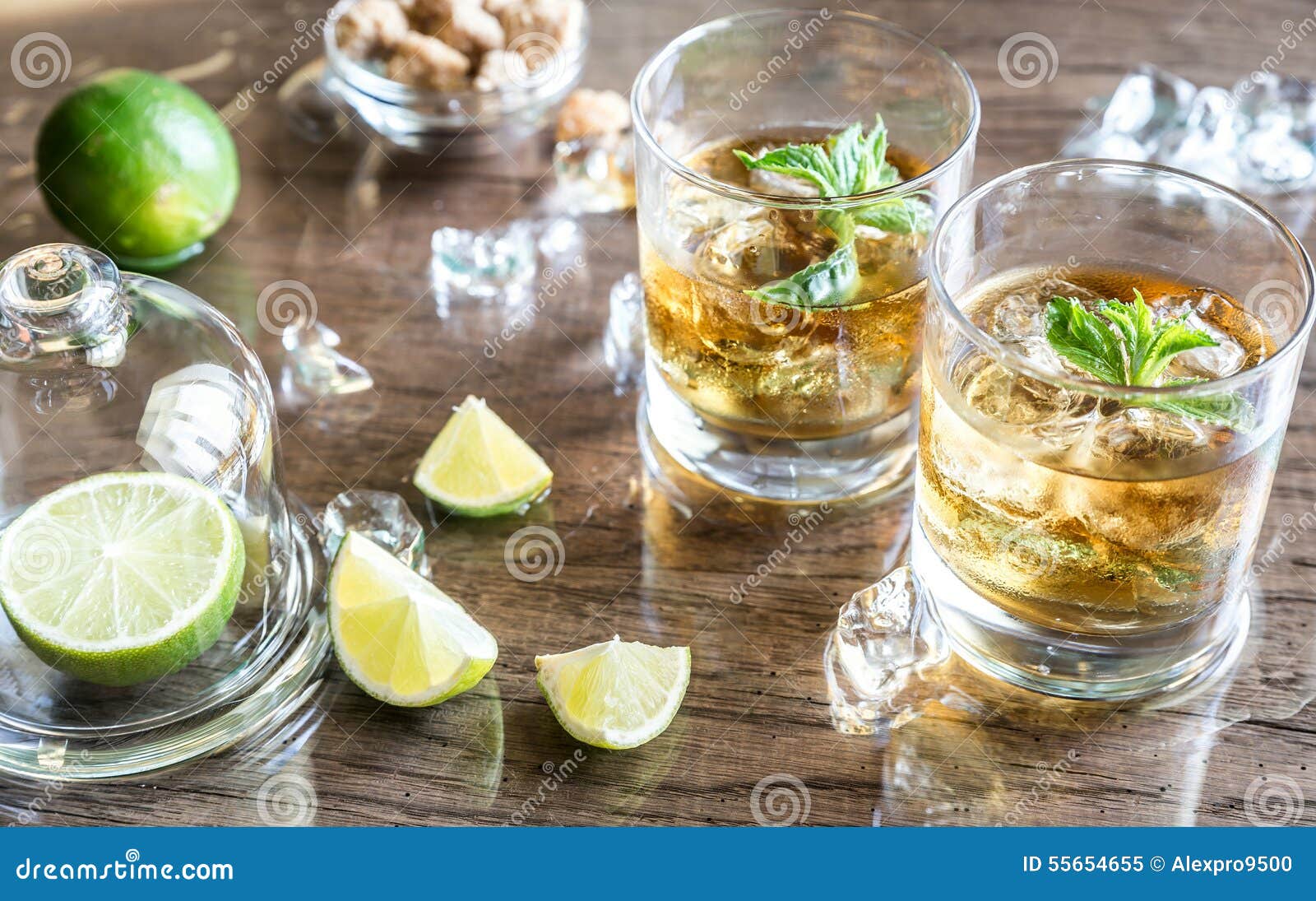 Verres de rhum image stock. Image du citron, vert, réception - 55654655