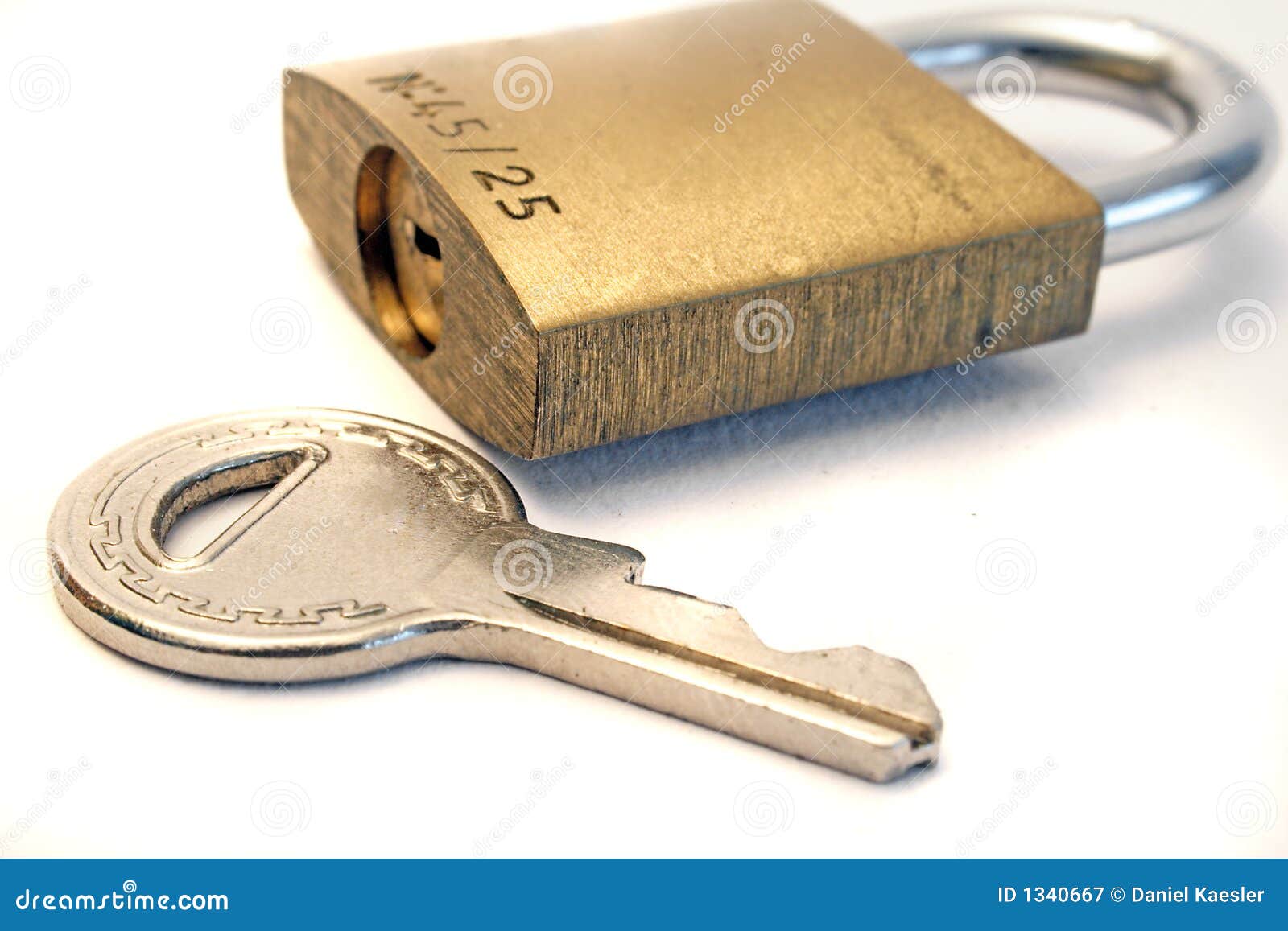 Verriegelung und Taste stockbild. Bild von verriegelung - 1340667