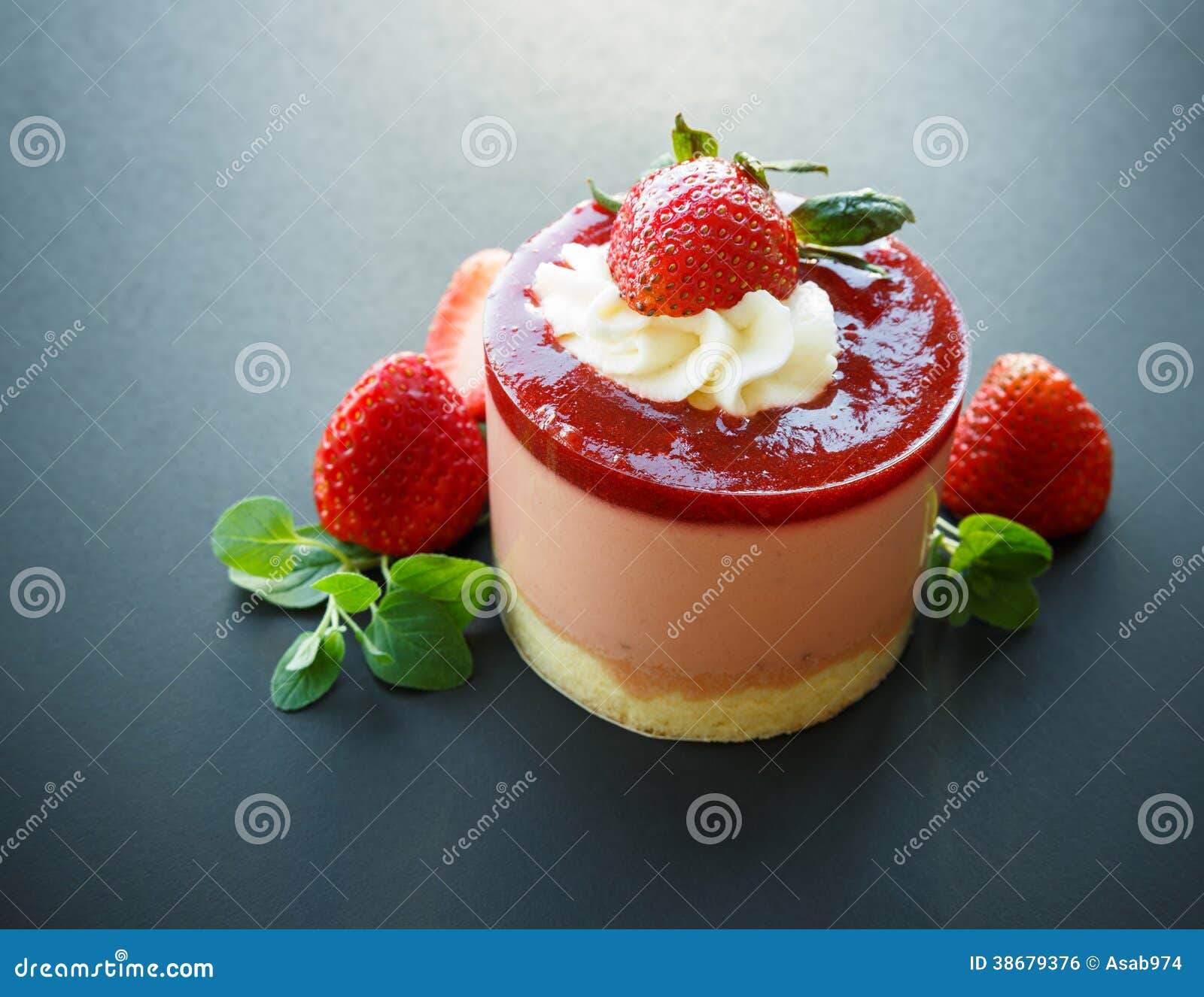 Verrine da morango foto de stock. Imagem de delicioso - 38679376