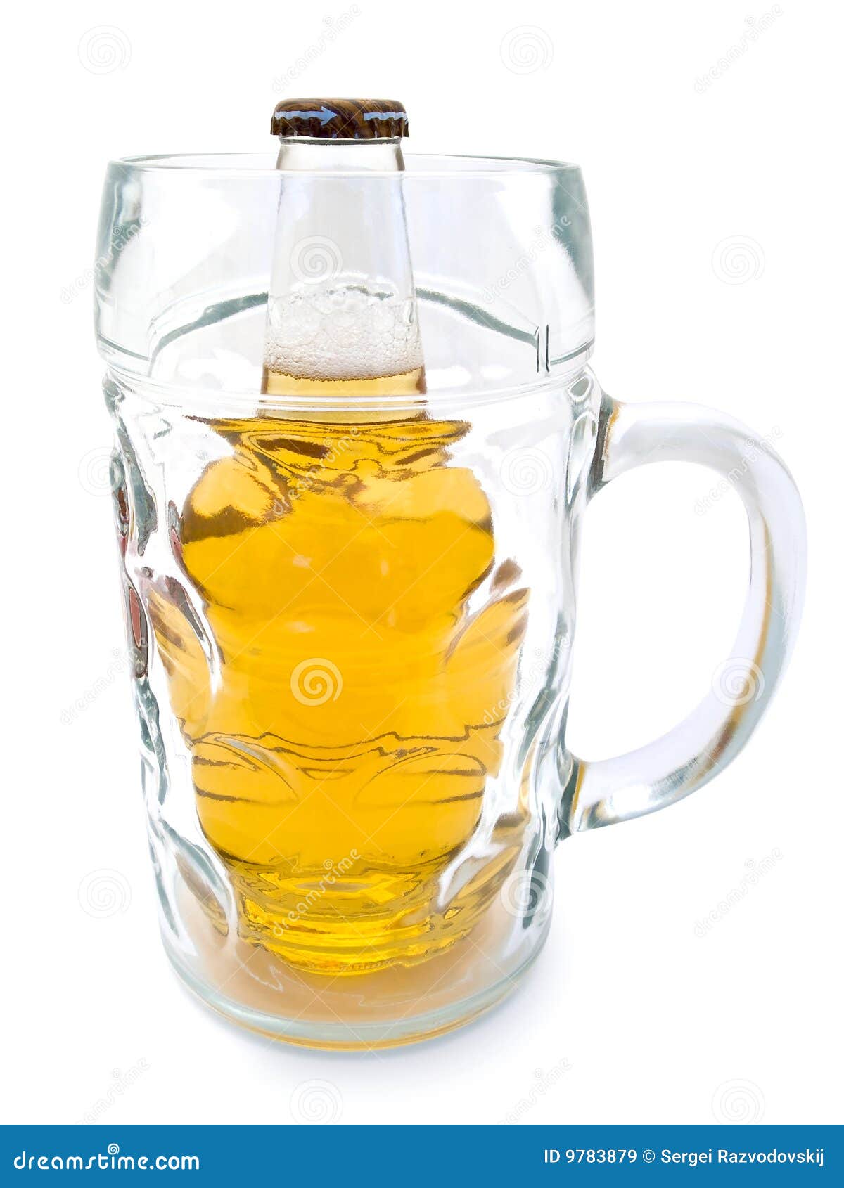 Vers bier stock afbeelding. Image of drinken, glaswerk - 9783879