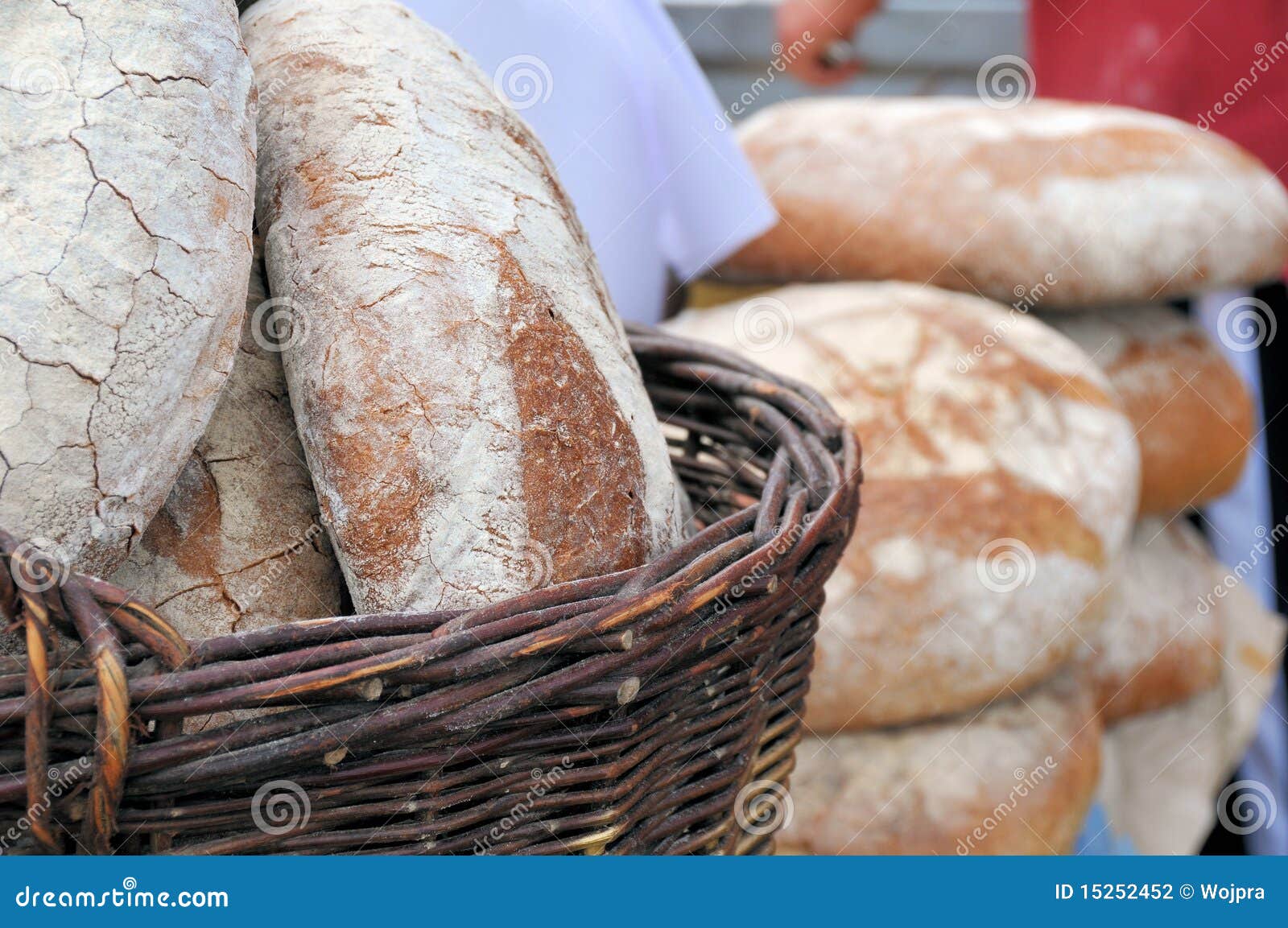 Vers brood stock foto. Image of markt, tarwe, vers, bakkerij - 15252452