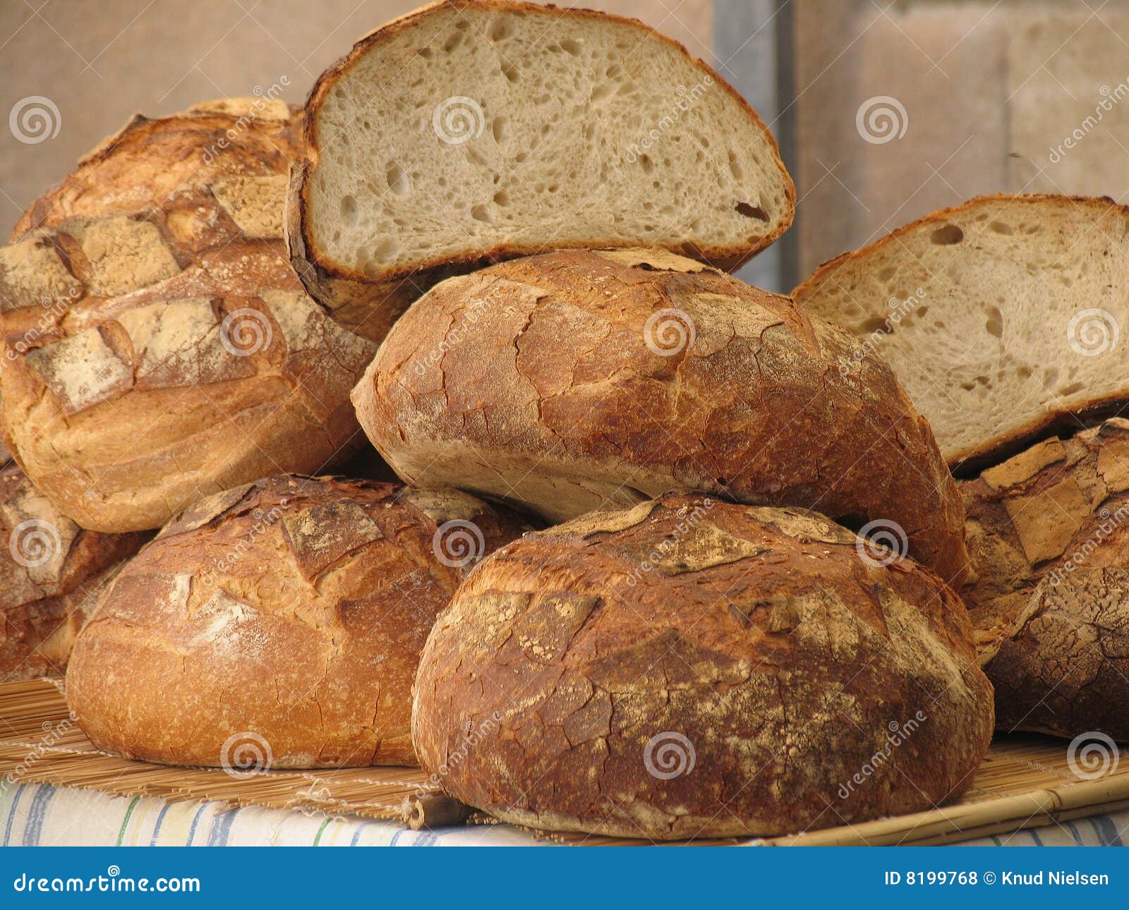 Vers brood stock foto. Image of smakelijk, niemand, horizontaal - 8199768