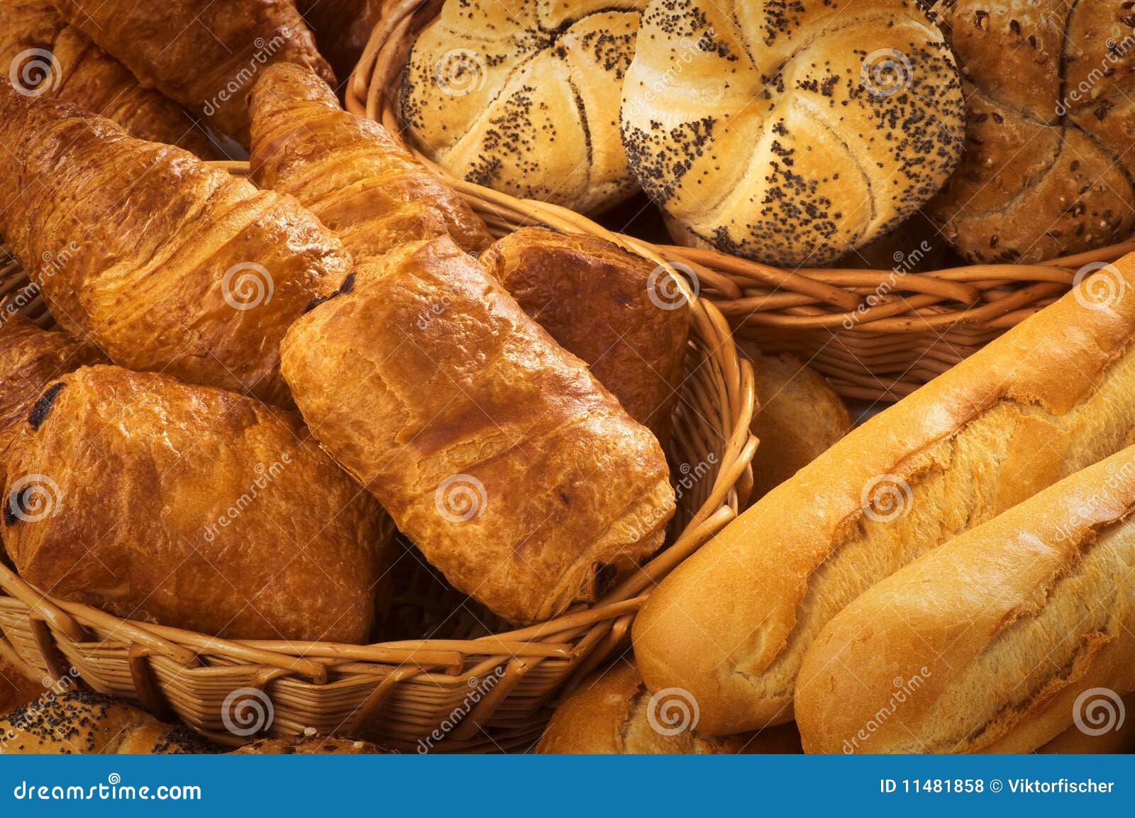 Vers brood en gebakje stock foto. Image of nietje, broodjes - 11481858