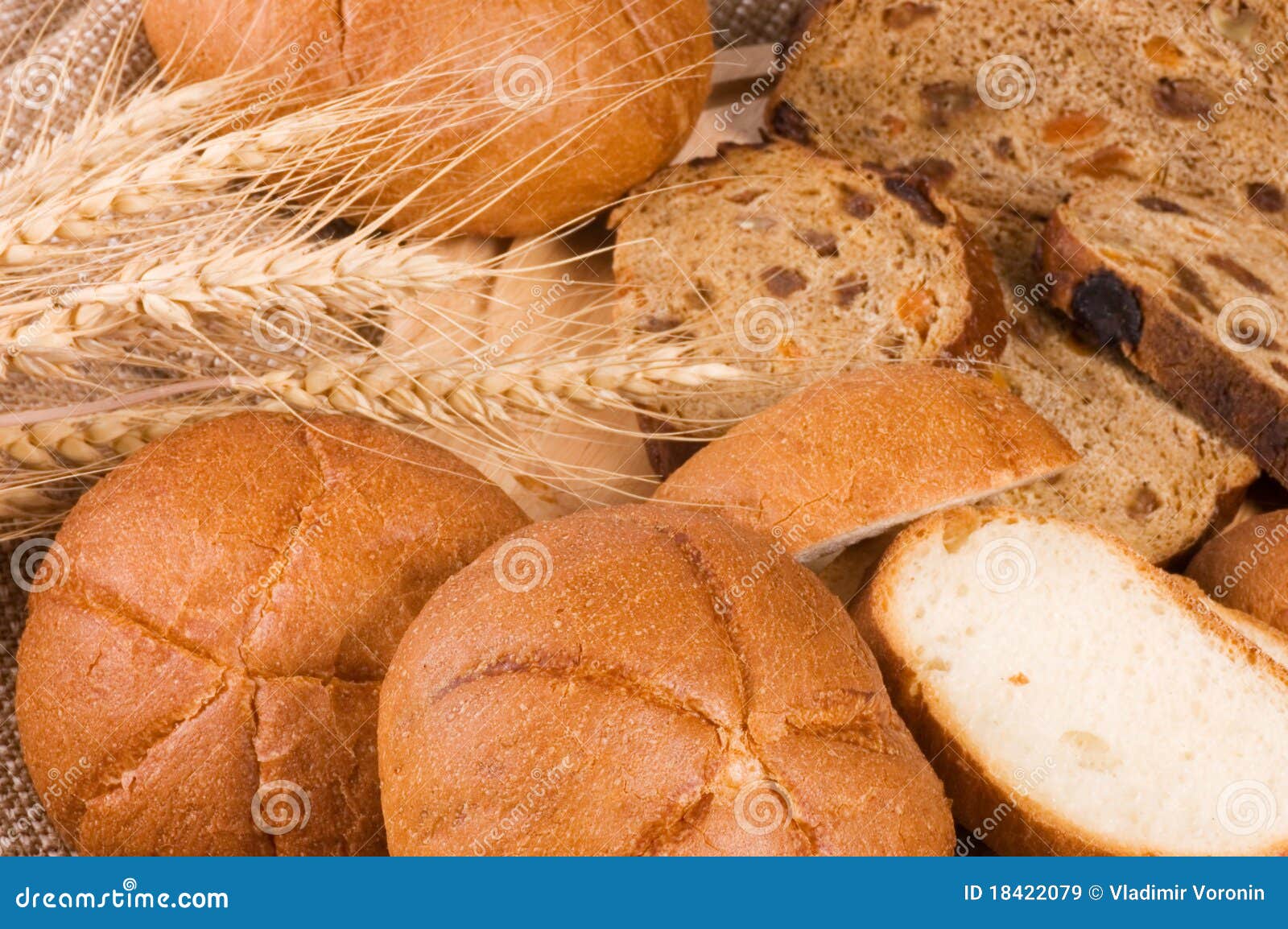 Vers Brood Met Oor Van Tarwe Stock Afbeelding - Image of eten, kader ...