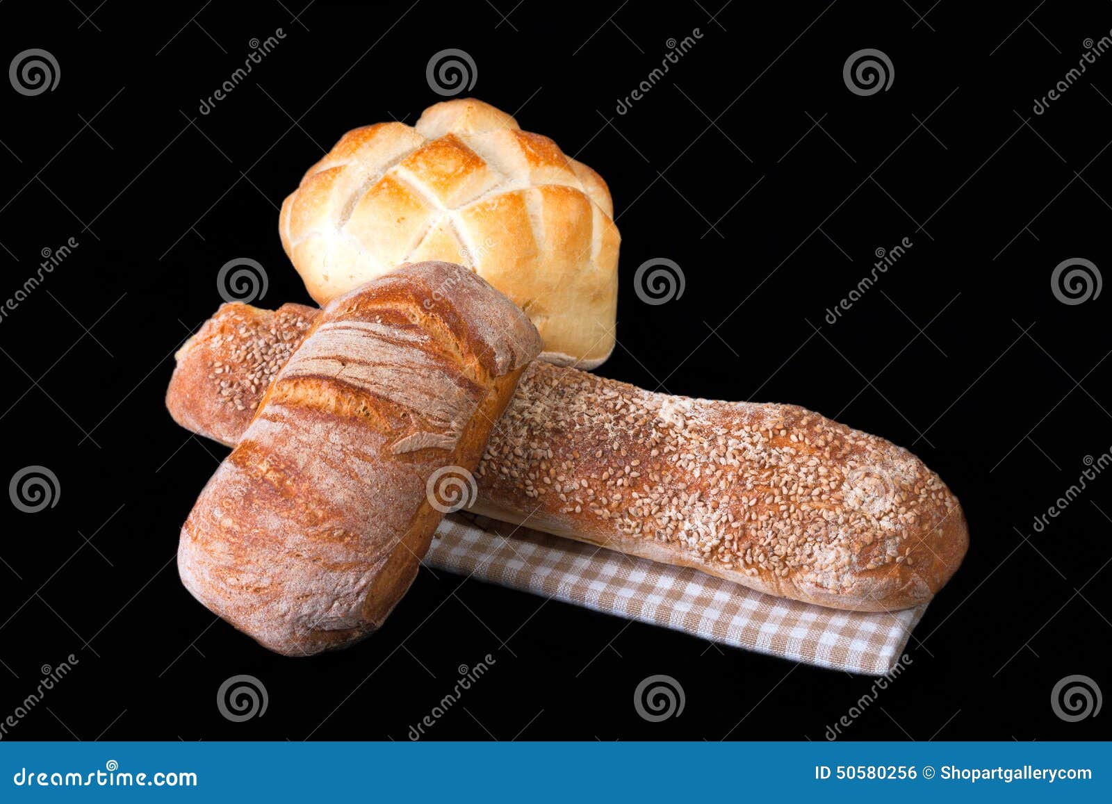 Vers Brood op Lijstdoek stock foto. Image of specialiteiten - 50580256
